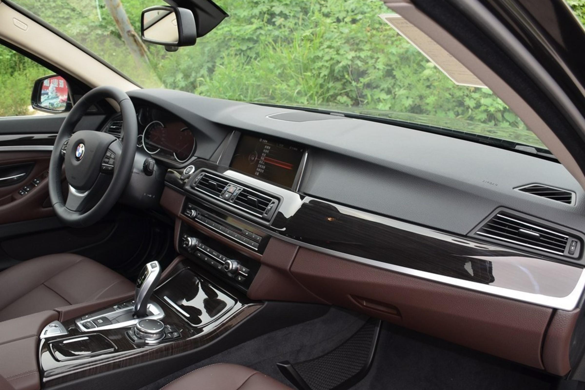 宝马5系 2017款 528Li 豪华设计套装图片_宝马_1/43张图片_汽车内饰图库_懂车帝