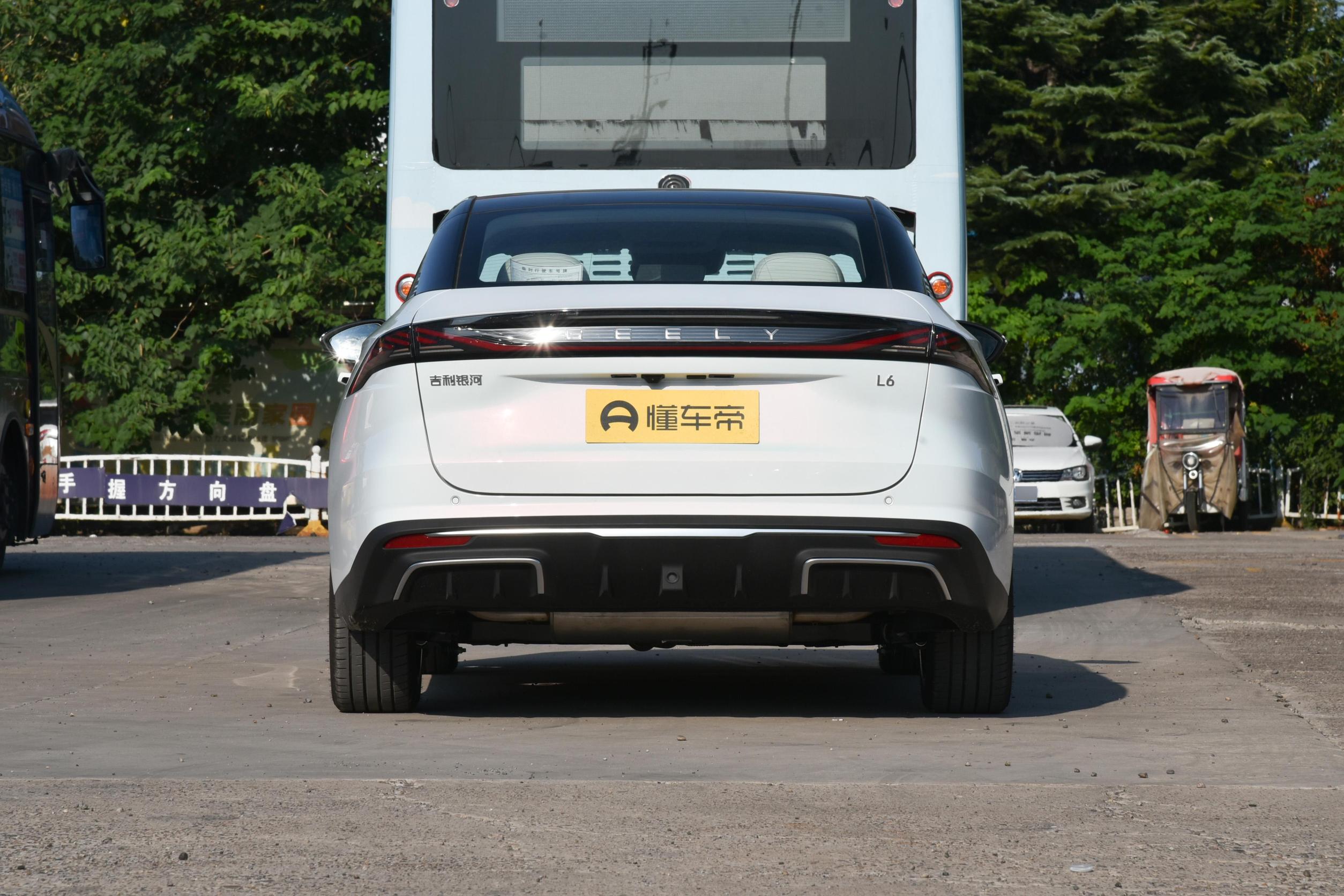 银河l6 2023款 1 5t Dht 125km 星舰图片 吉利银河 26 121张图片 汽车外观图库 懂车帝