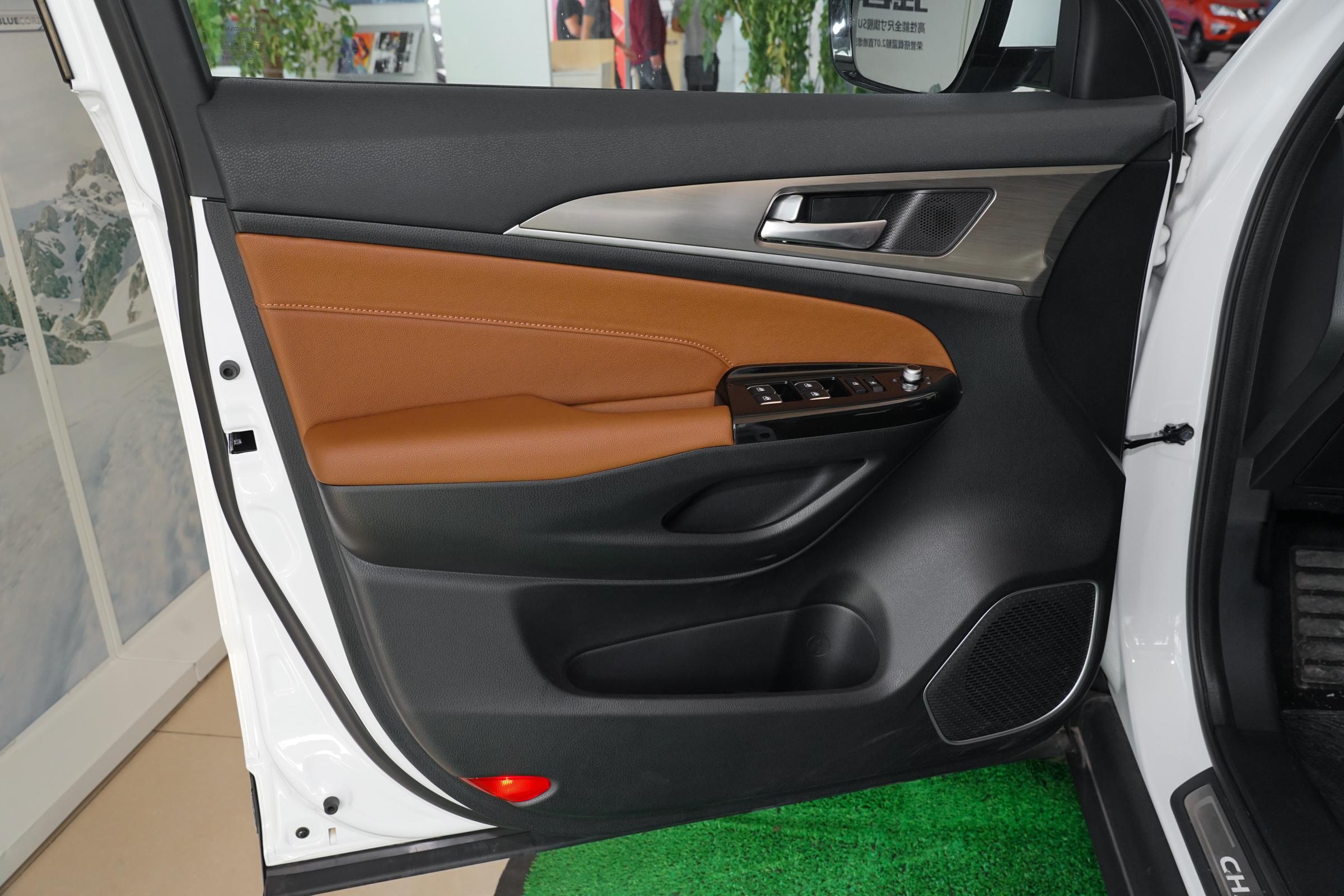 长安CS95 2017款 2.0T 两驱智途版图片_长安_4/42张图片_汽车空间图库_懂车帝