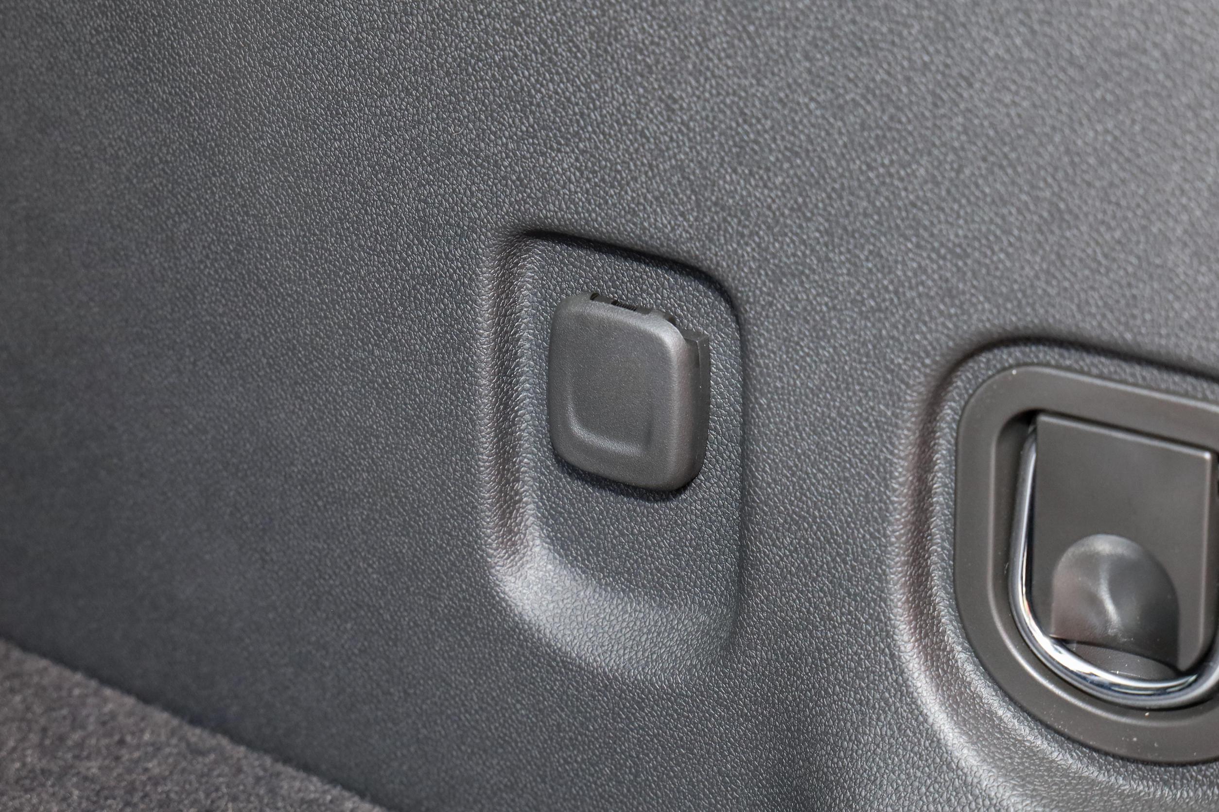 开拓者 2023款 轻混 Redline 2.0T 7座霆版图片_雪佛兰_32/60张图片_汽车空间图库_懂车帝