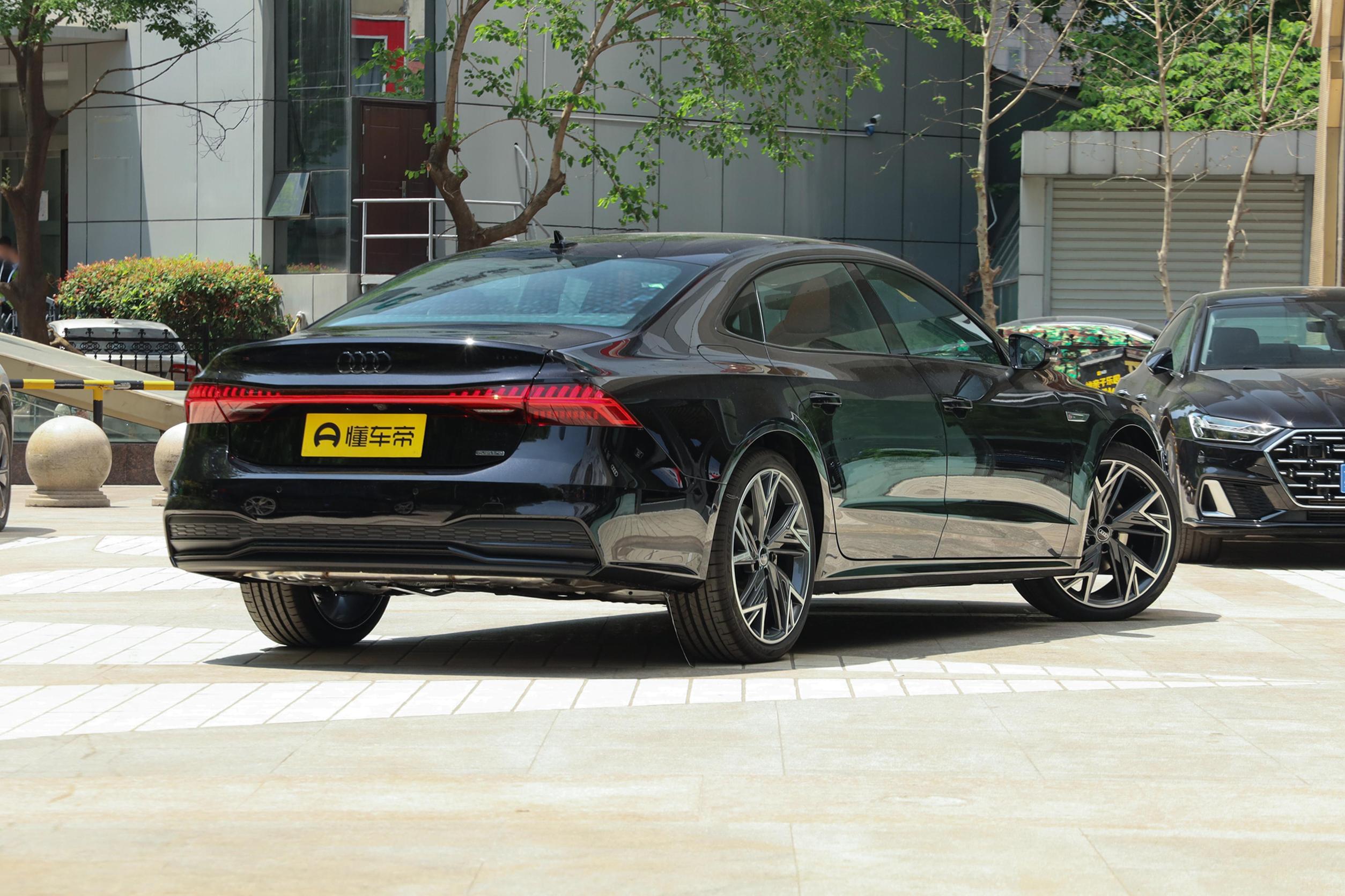 奥迪A7L 2023款 45 TFSI quattro S-line 黑武士版图片_奥迪_1/57张图片_汽车外观图库_懂车帝