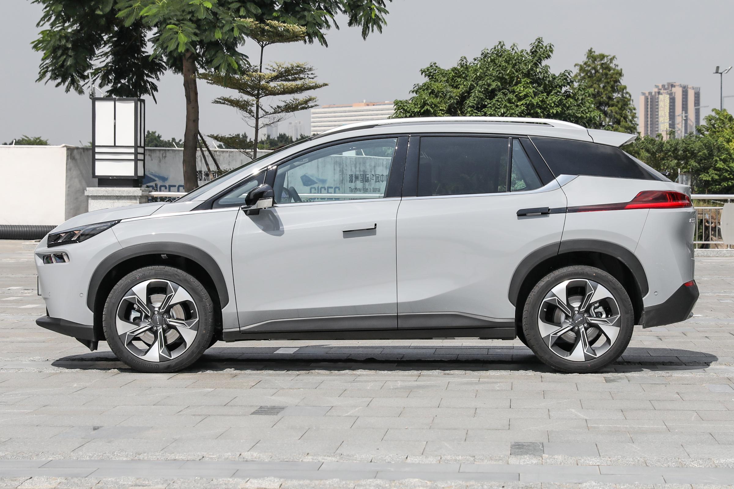 AION V 2021款 AION V Plus 80 智享科技版 三元锂图片_埃安_10/112张图片_汽车外观图库_懂车帝