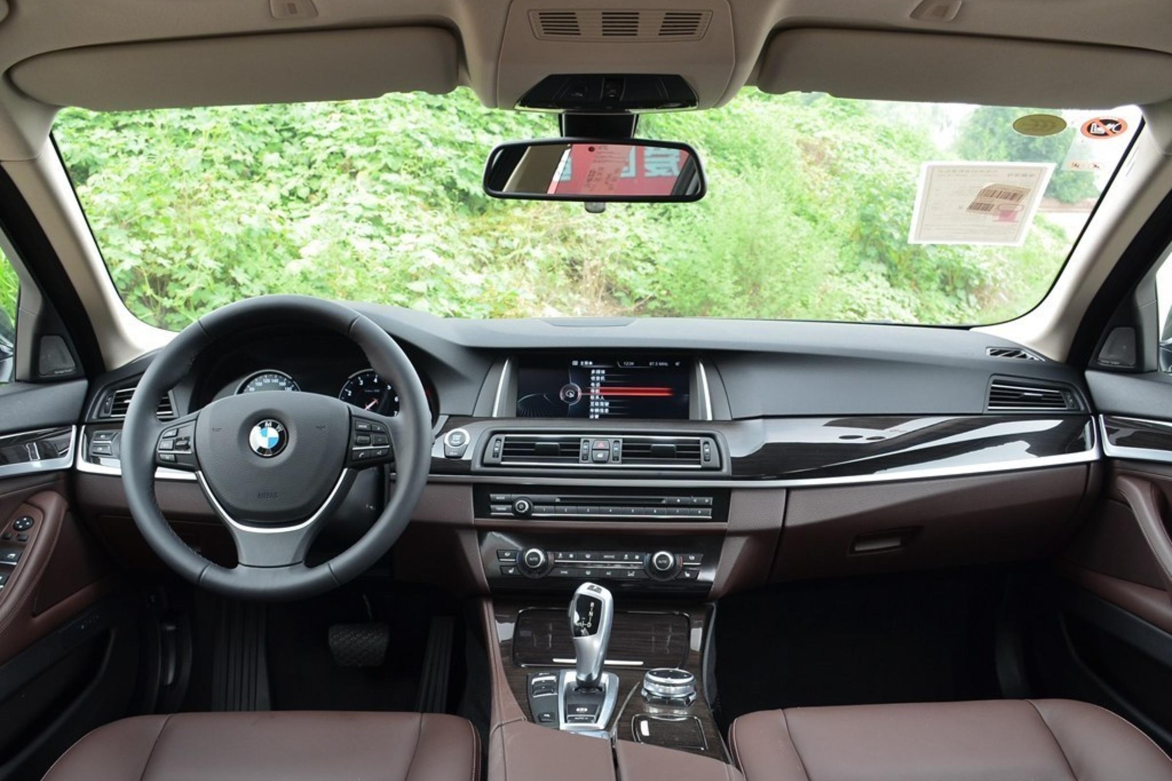 宝马5系 2017款 528Li 豪华设计套装图片_宝马_1/43张图片_汽车内饰图库_懂车帝