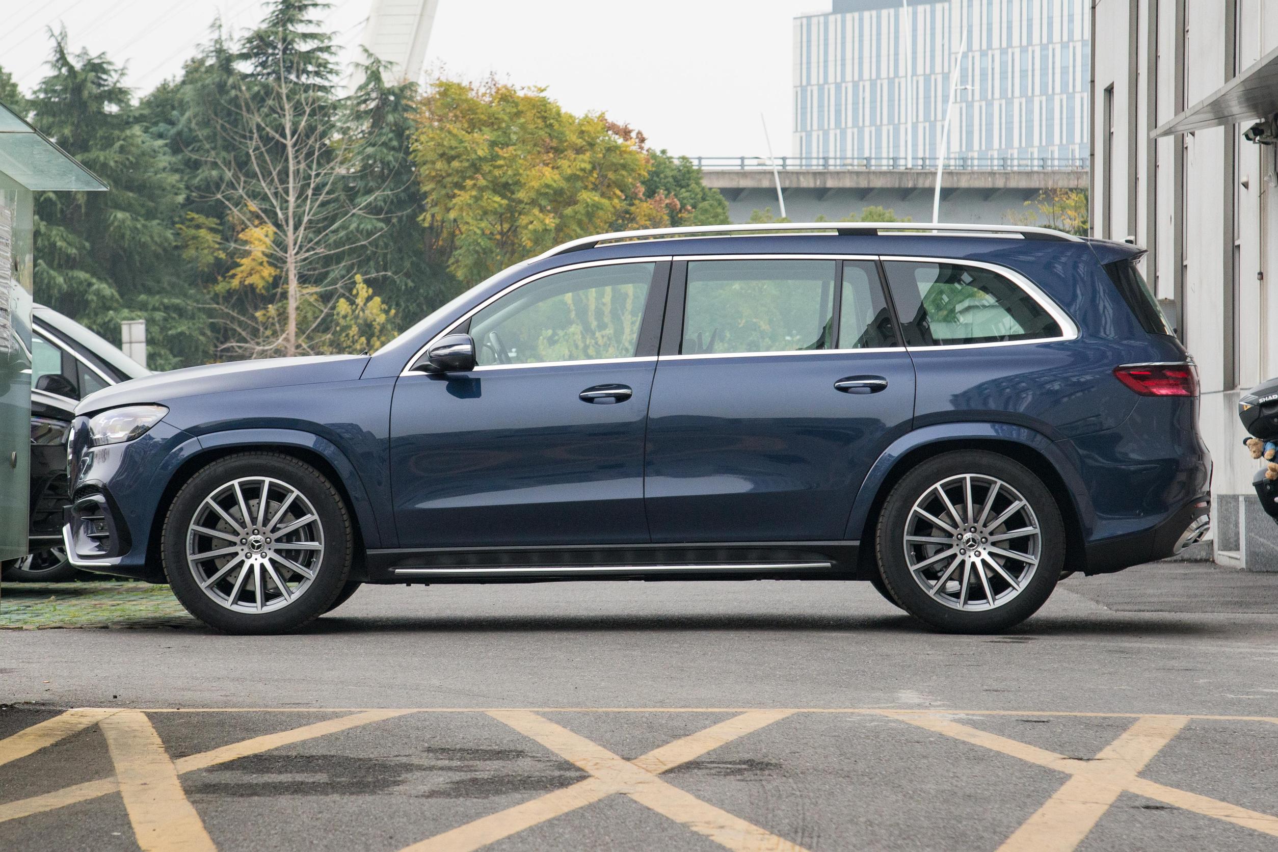 奔驰GLS 2024款 GLS 450 4MATIC 豪华型图片_奔驰_4/103张图片_汽车外观图库_懂车帝