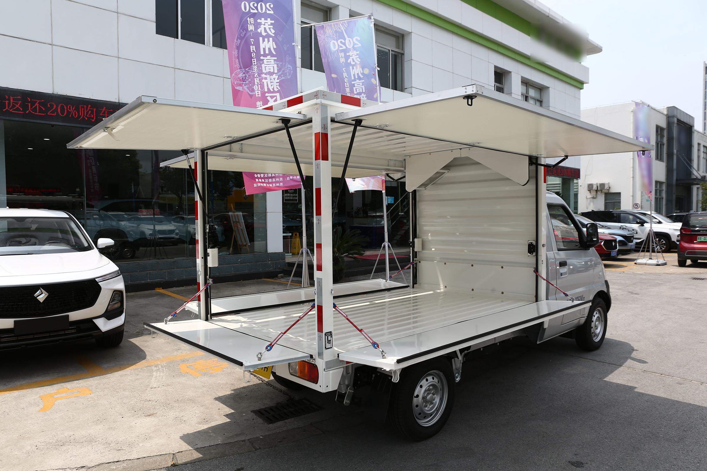 五菱荣光小卡专用车 2020款 1.5L 单排 翼开启L3C图片_五菱汽车_37/78张图片_汽车外观图库_懂车帝