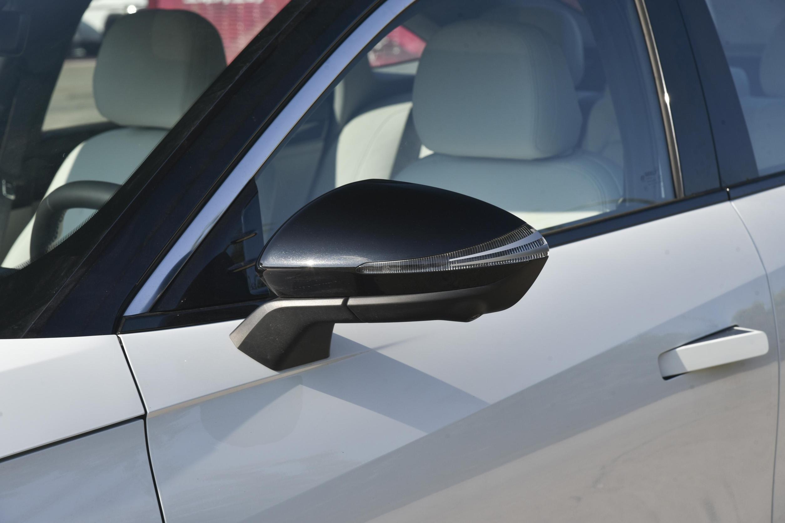 银河L6 2023款 1.5T DHT 125km 星舰图片_吉利银河_3/315张图片_汽车外观图库_懂车帝