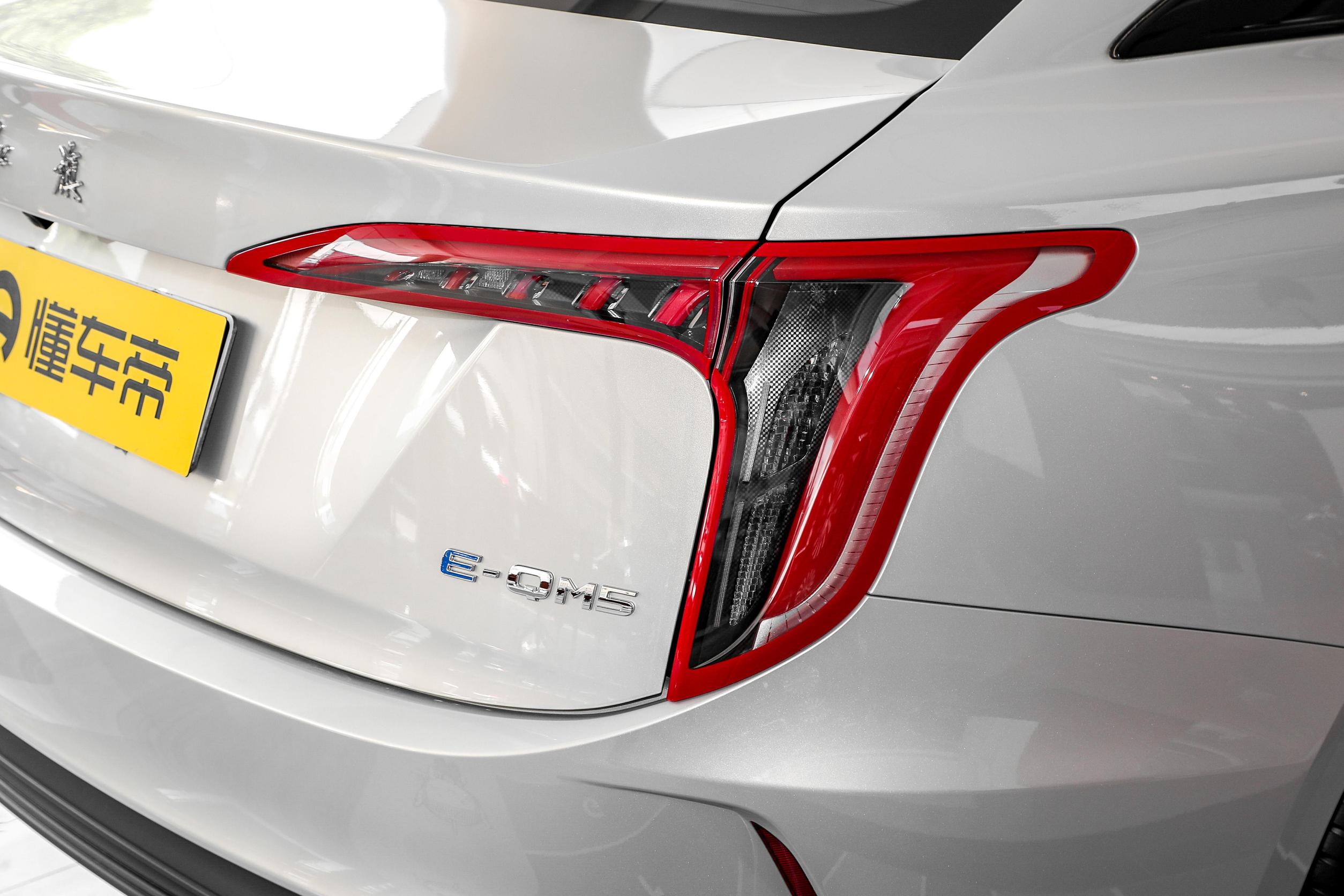 红旗E-QM5 2022款 充电 431km乐享版 5座图片_红旗_37/164张图片_汽车外观图库_懂车帝