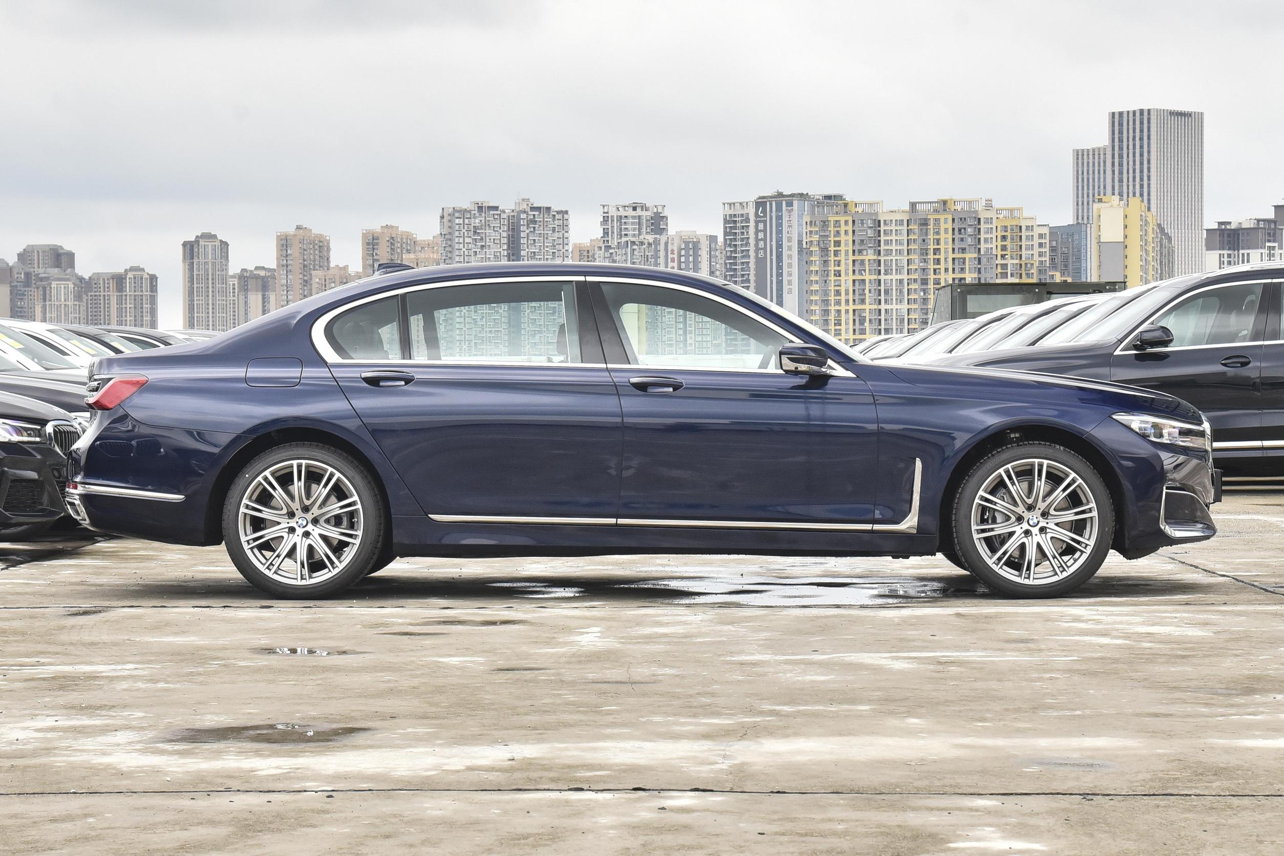 宝马7系 2022款 740Li xDrive 行政型 豪华套装图片_宝马_4/85张图片_汽车外观图库_懂车帝