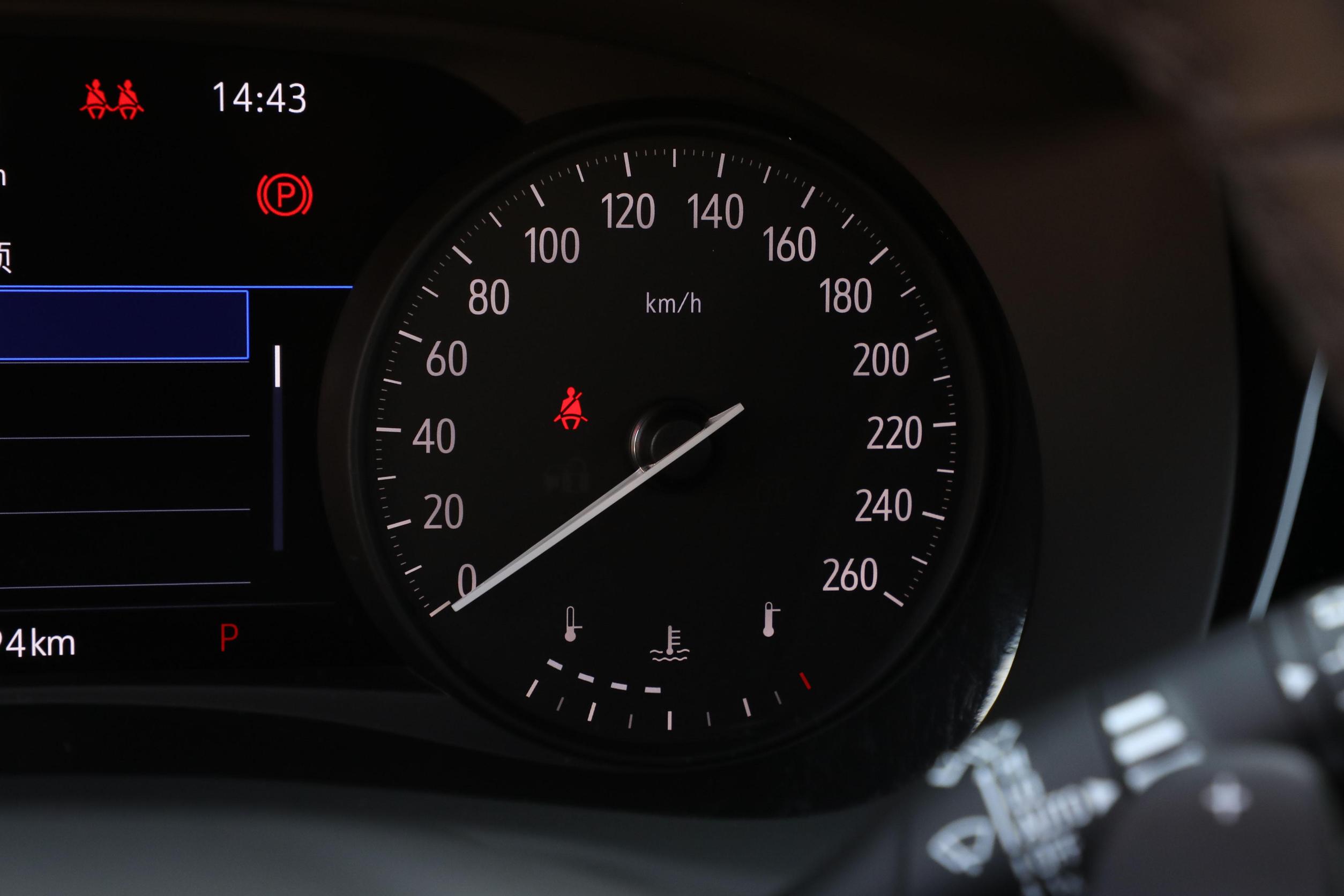 昂科旗 2022款 652T 四驱尊享旗舰型 六座图片_别克_51/56张图片_汽车内饰图库_懂车帝