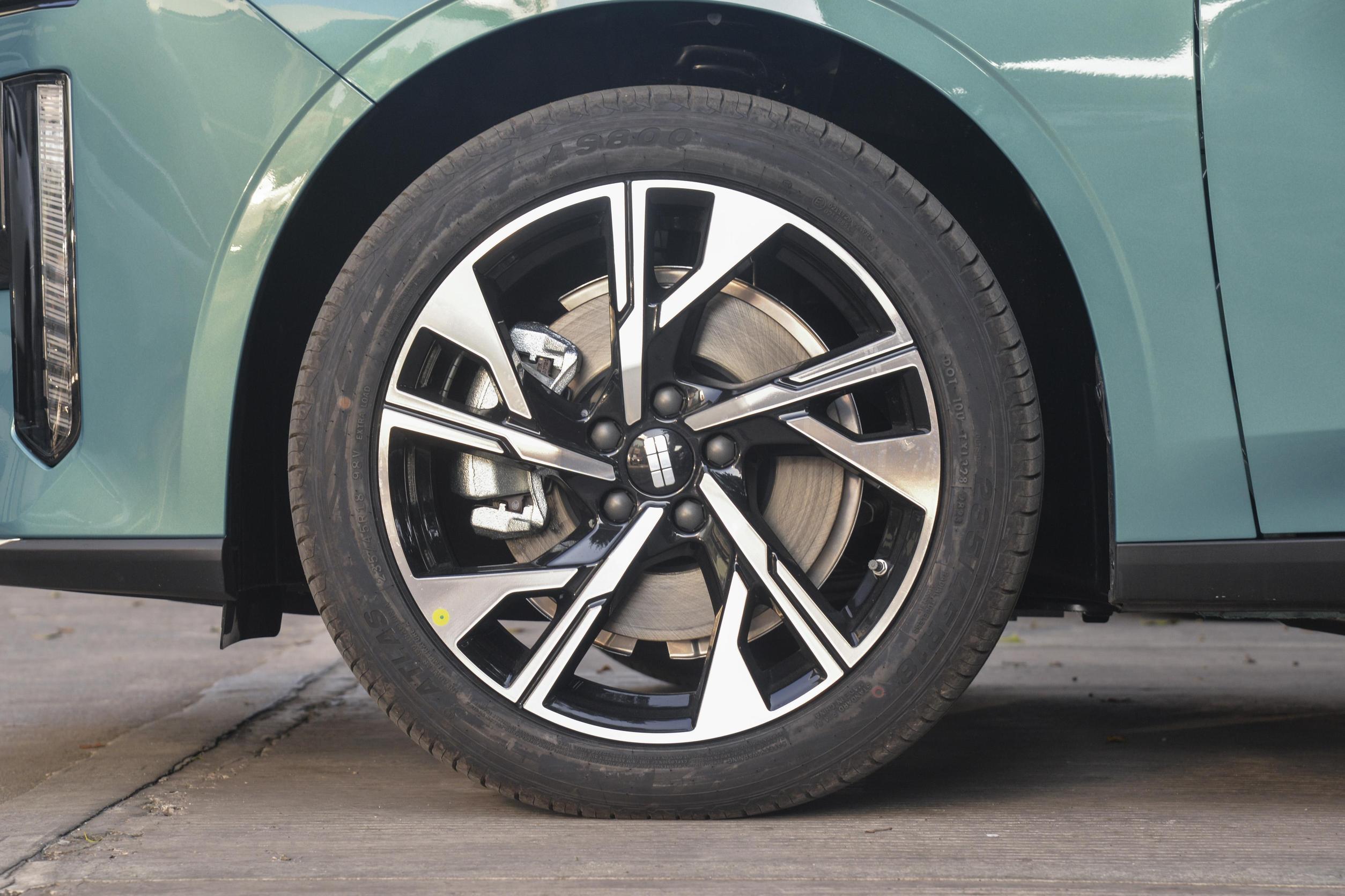 银河L6 2023款 1.5T DHT 125km 星舰图片_吉利银河_5/152张图片_汽车外观图库_懂车帝