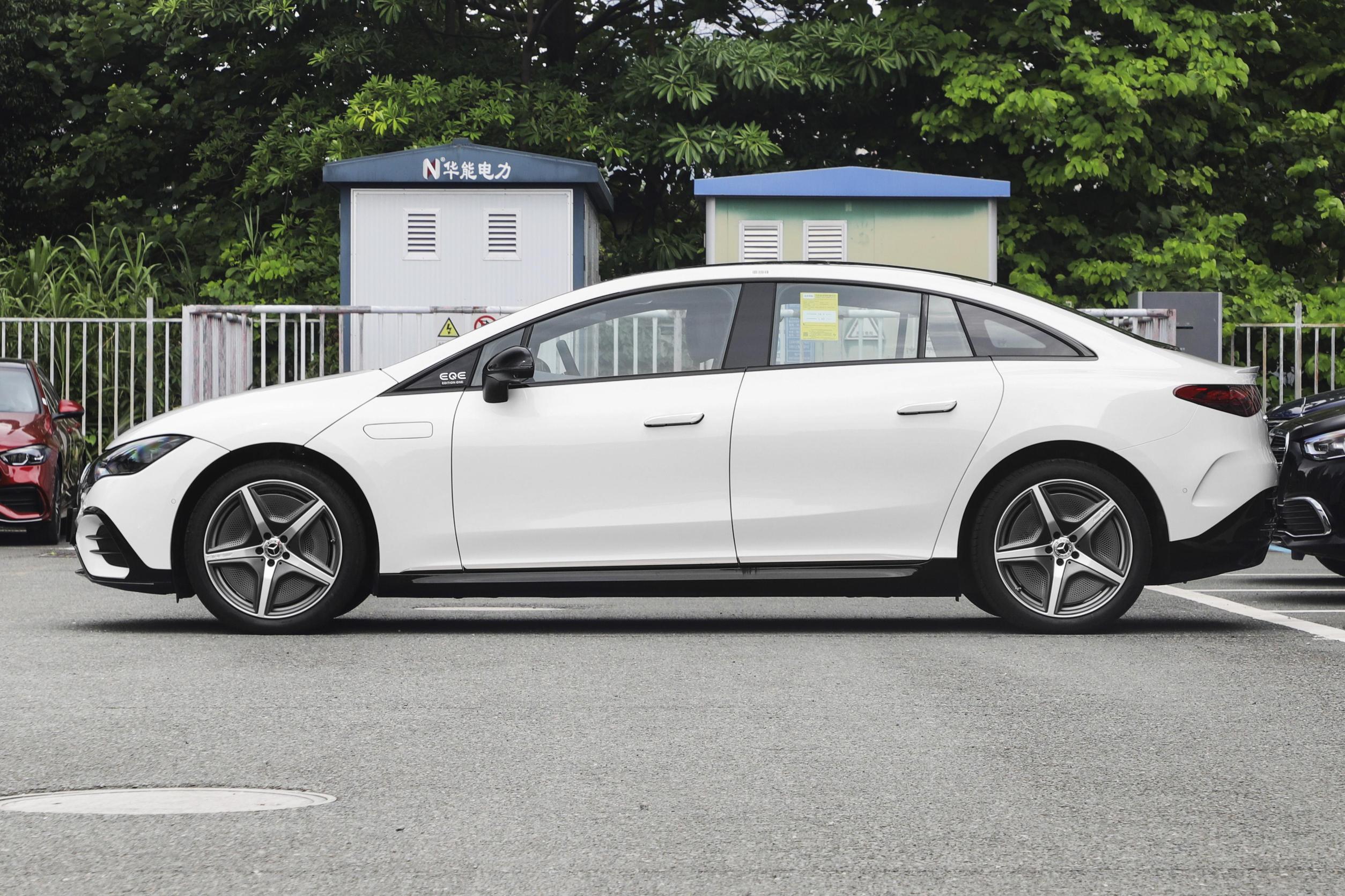 奔驰EQE 2022款 EQE 350 先型特别版图片_奔驰_4/260张图片_汽车外观图库_懂车帝