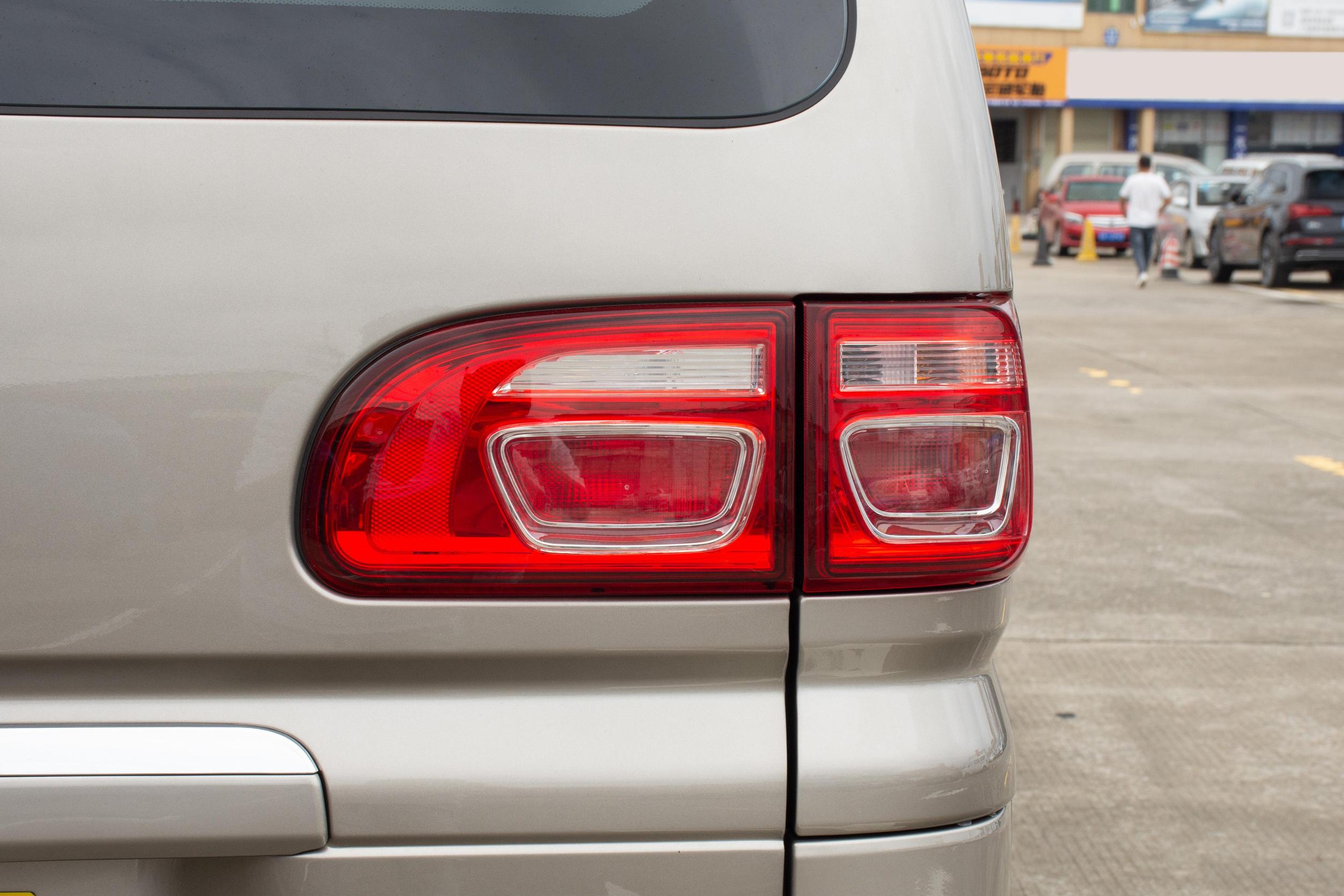 菱智 2024款 M5L 1.5T 基本型7座图片_东风风行_31/59张图片_汽车外观图库_懂车帝