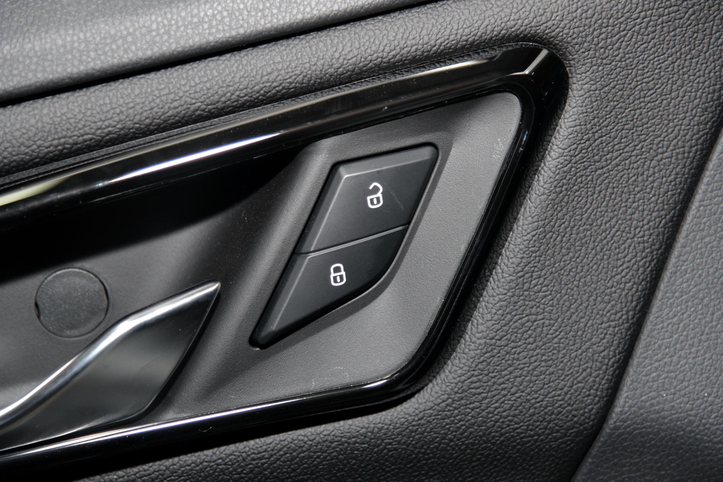 森雅R7 2017款 智能网联版 1.5T 手动智擎型图片_一汽_36/38张图片_汽车空间图库_懂车帝