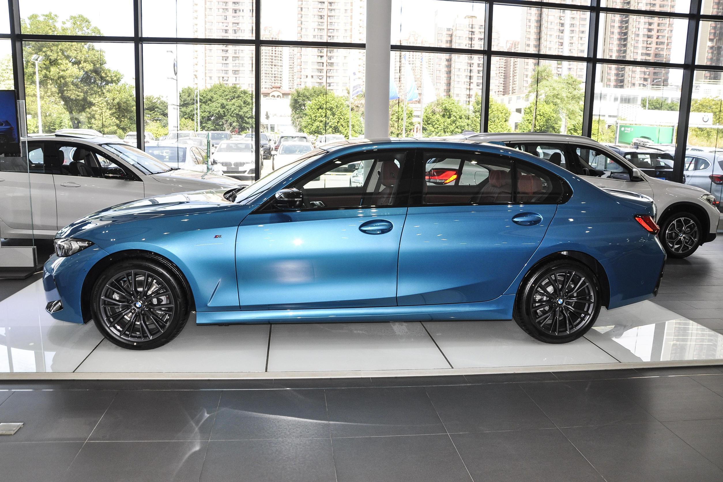 宝马3系 2023款 325Li M运动曜夜套装图片_宝马_32/71张图片_汽车外观图库_懂车帝