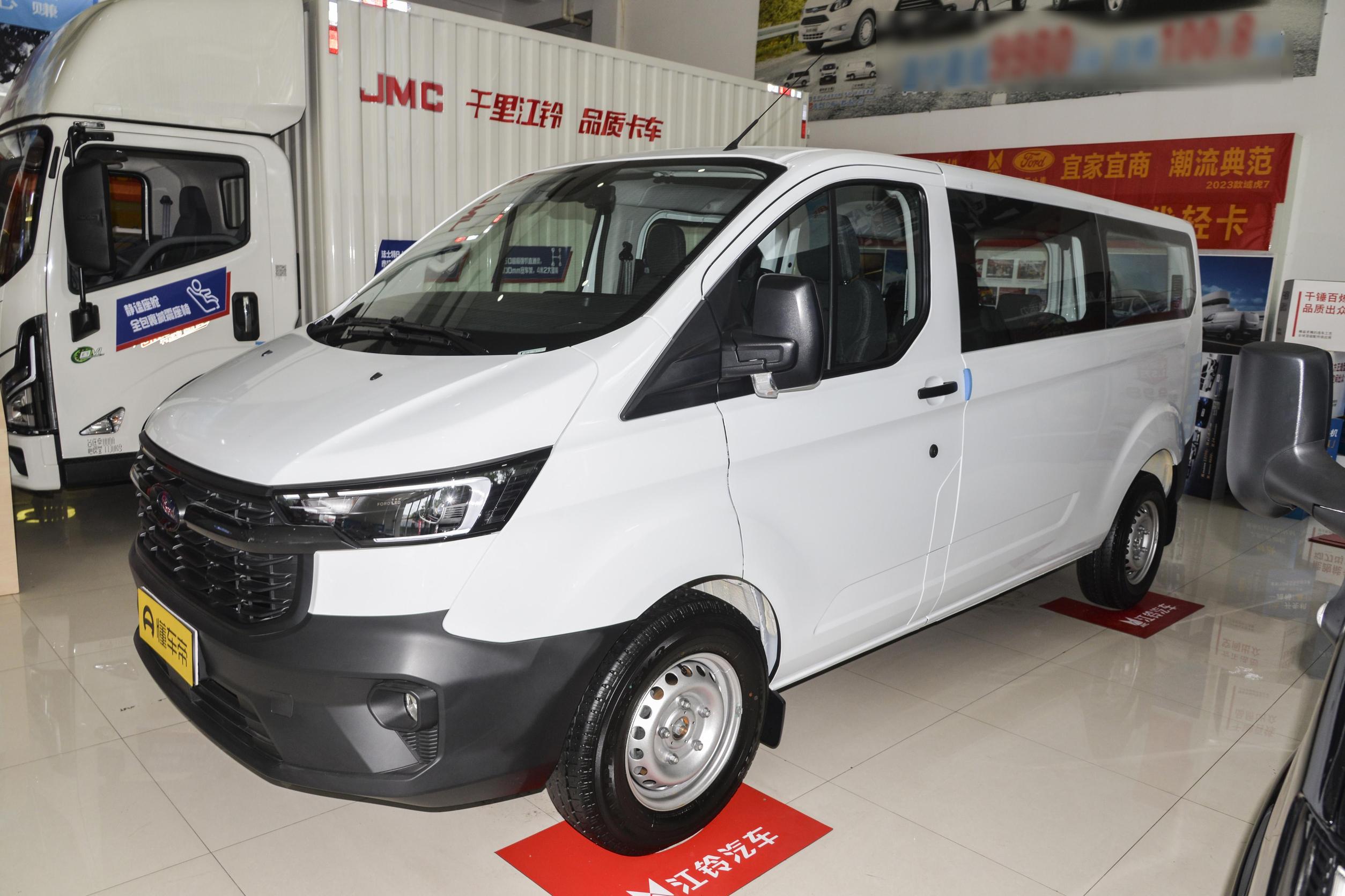 全顺 2023款 V362 2.0T柴油手动多功能商用车中轴低顶5/6座国VI图片_福特_4/61张图片_汽车外观图库_懂车帝