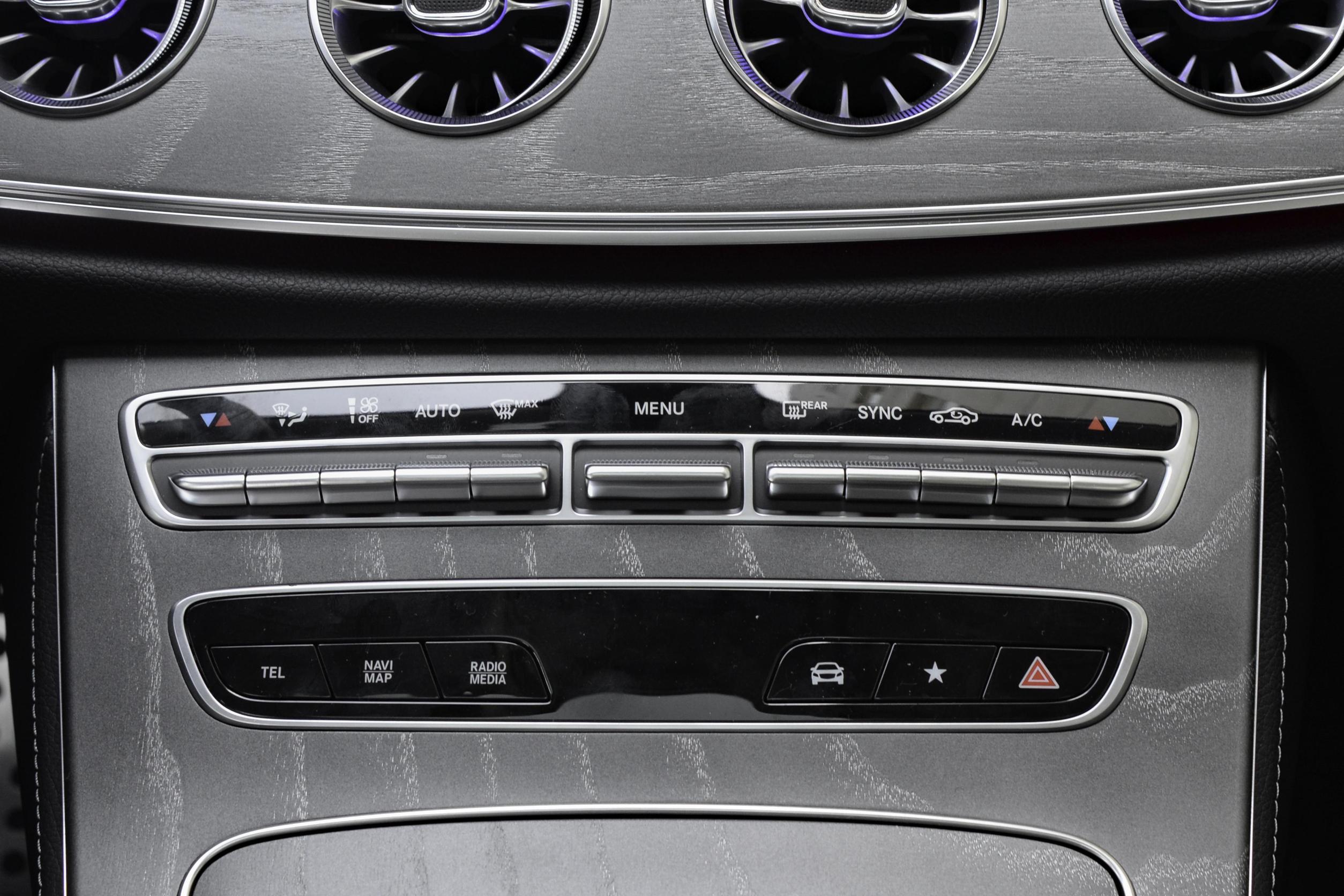 奔驰CLS 2023款 改款 CLS 300 动感型图片_奔驰_3/45张图片_汽车内饰图库_懂车帝