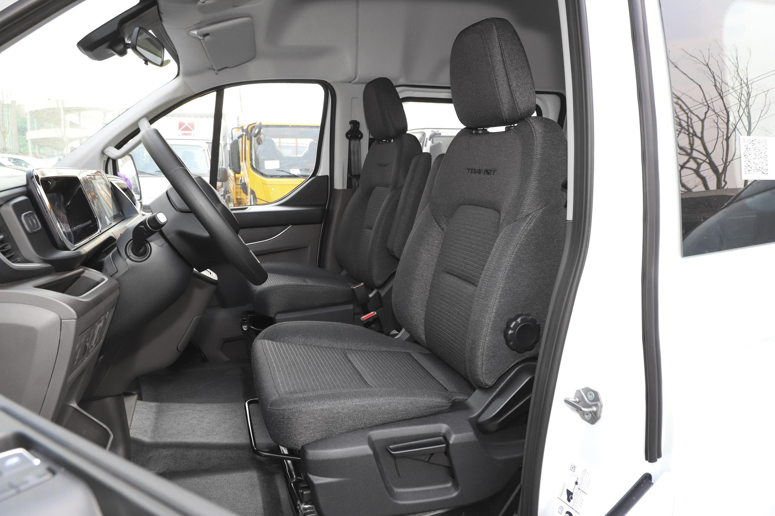 全顺 2023款 V362 2.0T柴油自动多功能商用车中轴中顶5/6座国VI图片_福特_3/48张图片_汽车空间图库_懂车帝