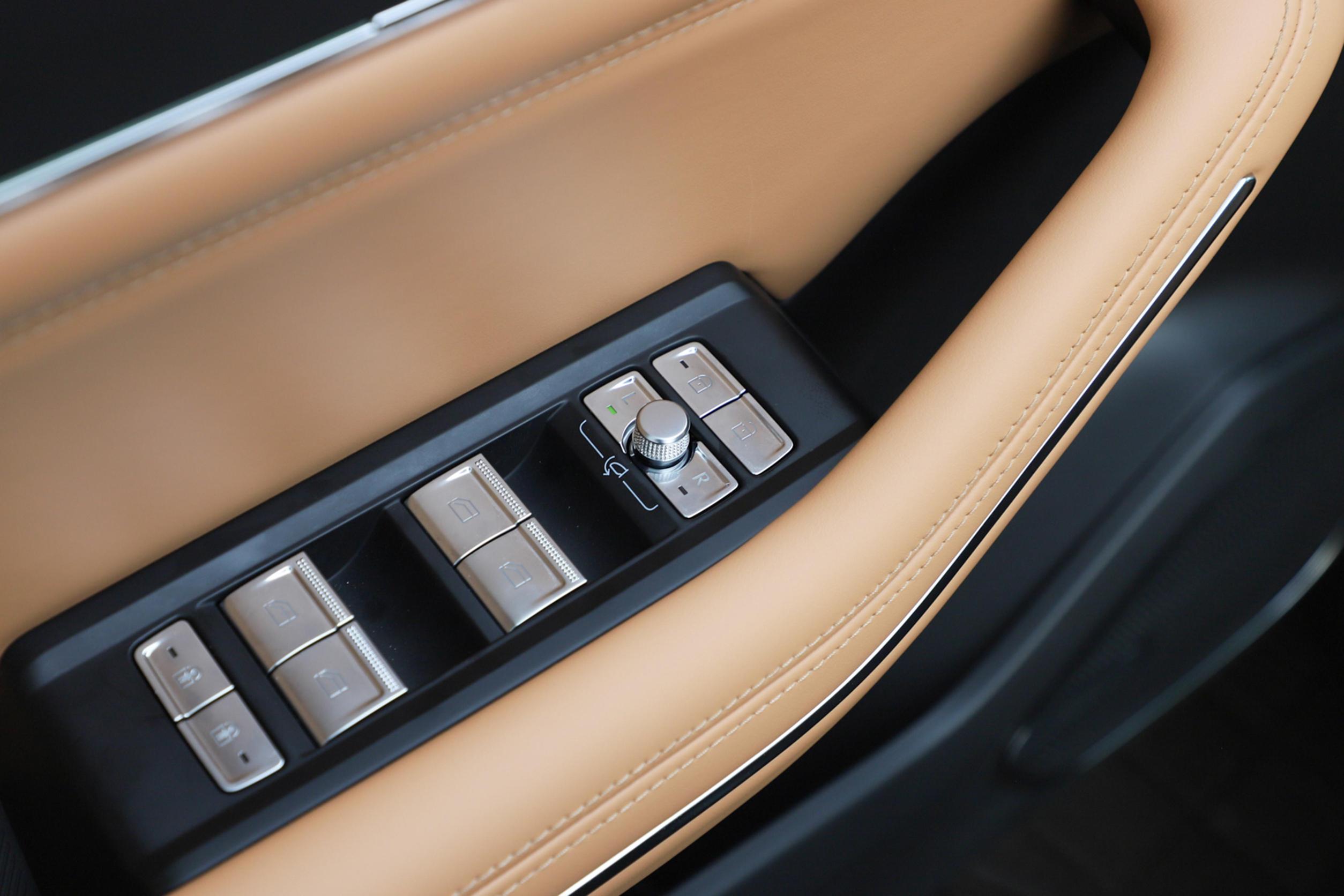 领克09 EM-P 2023款 2.0TD 远航版 七座PM图片_领克_21/121张图片_汽车空间图库_懂车帝