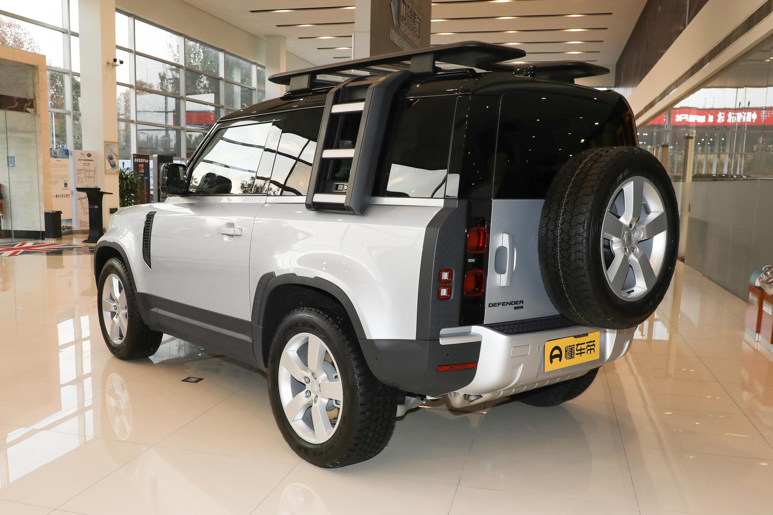 卫士 2023款 改款 90 3.0T P400 暗黑特别版图片_路虎_32/86张图片_汽车外观图库_懂车帝