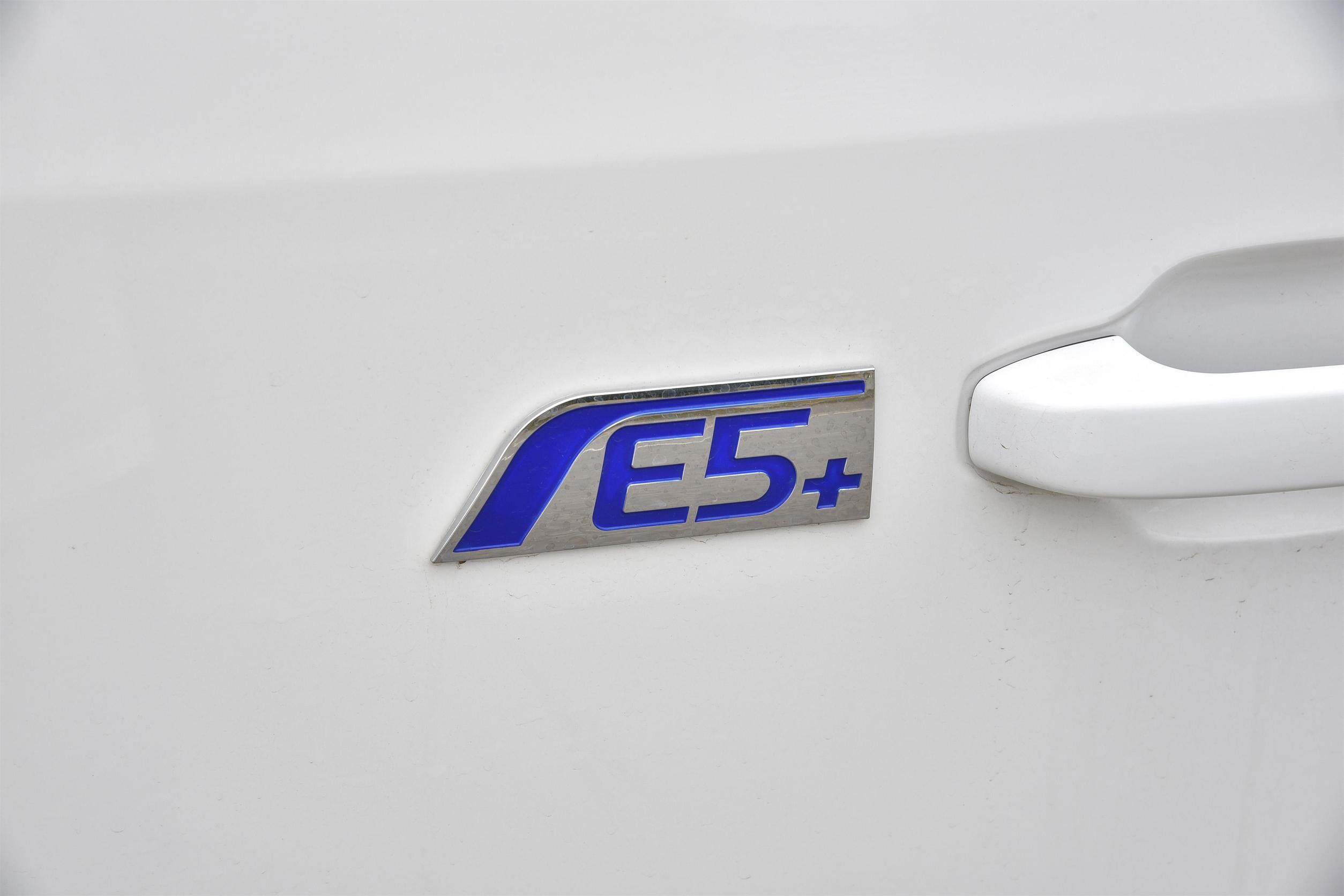智蓝精灵 2022款 E5 厢式运输车 平顶2座 宁德时代38 64kwh图片 福田 40 52张图片 汽车外观图库 懂车帝