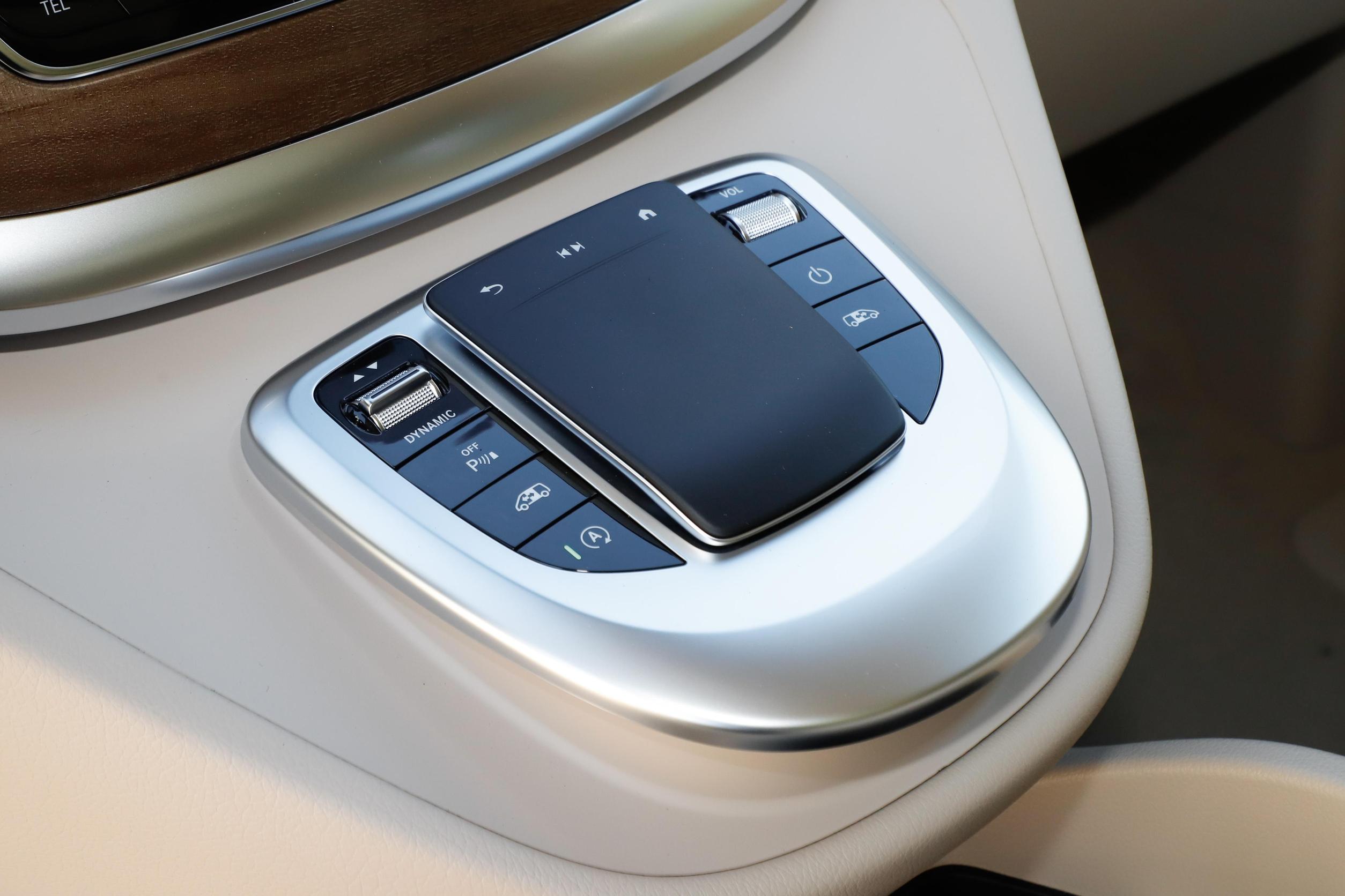 奔驰V级 2022款 V 260 L 长轴距尊贵版图片_奔驰_8/40张图片_汽车内饰图库_懂车帝