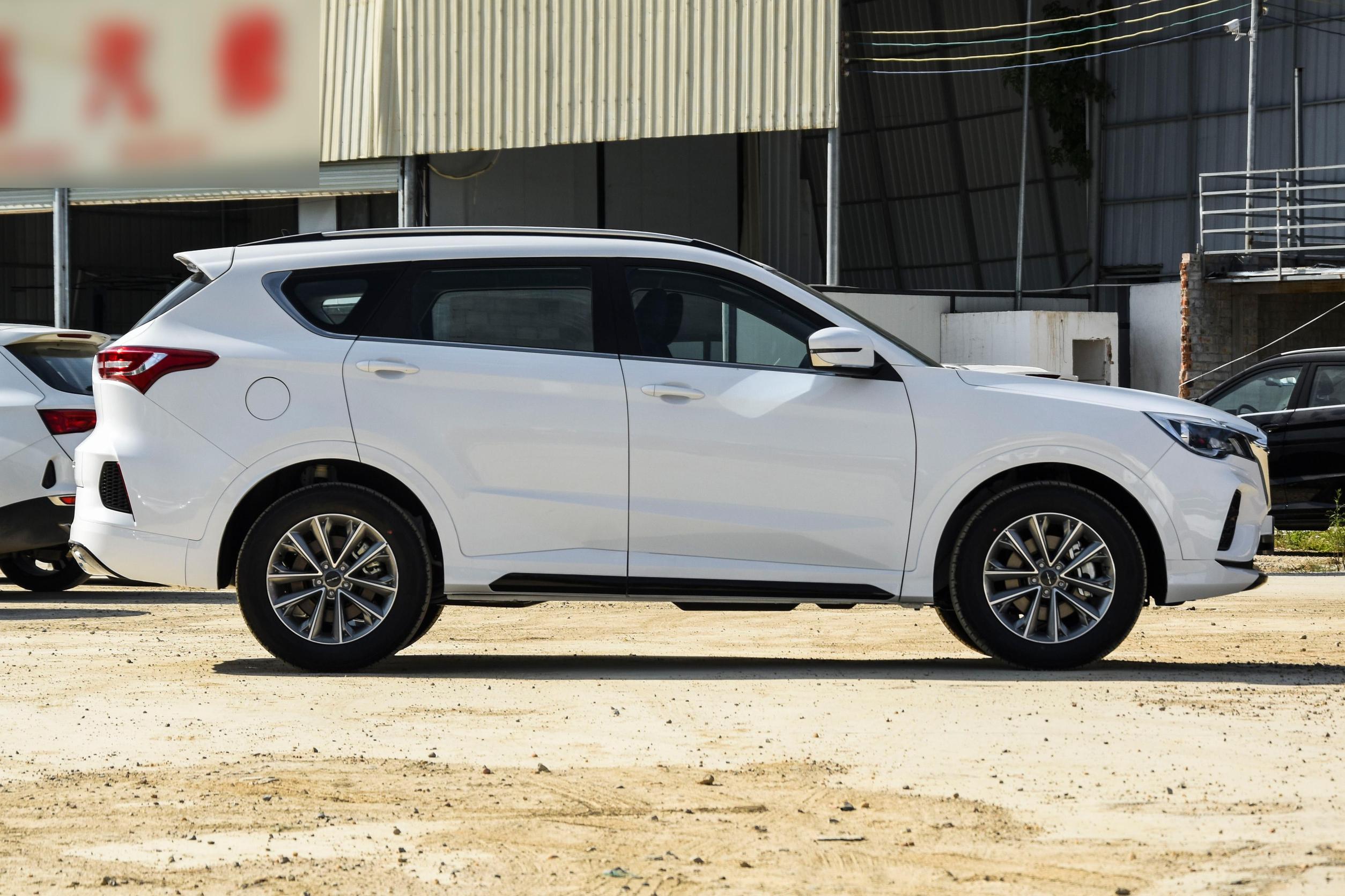 东南DX8 2022款 1.5T 手动亚马逊版 7座图片_东南_2/50张图片_汽车外观图库_懂车帝