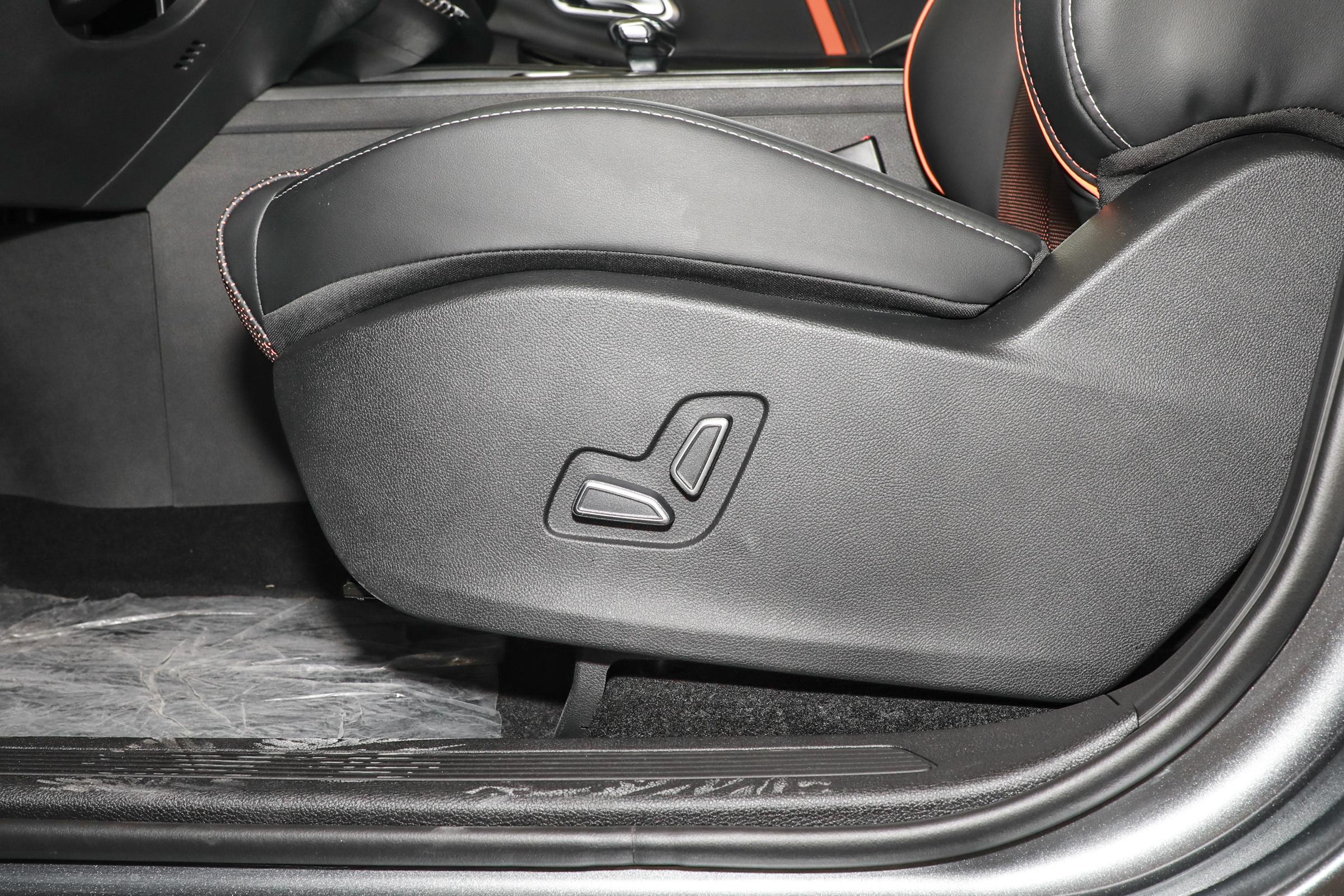 长安欧尚X7 PLUS 2022款 1.5T 自动蓝鲸版Geeker旗舰型图片_长安欧尚_2/38张图片_汽车空间图库_懂车帝