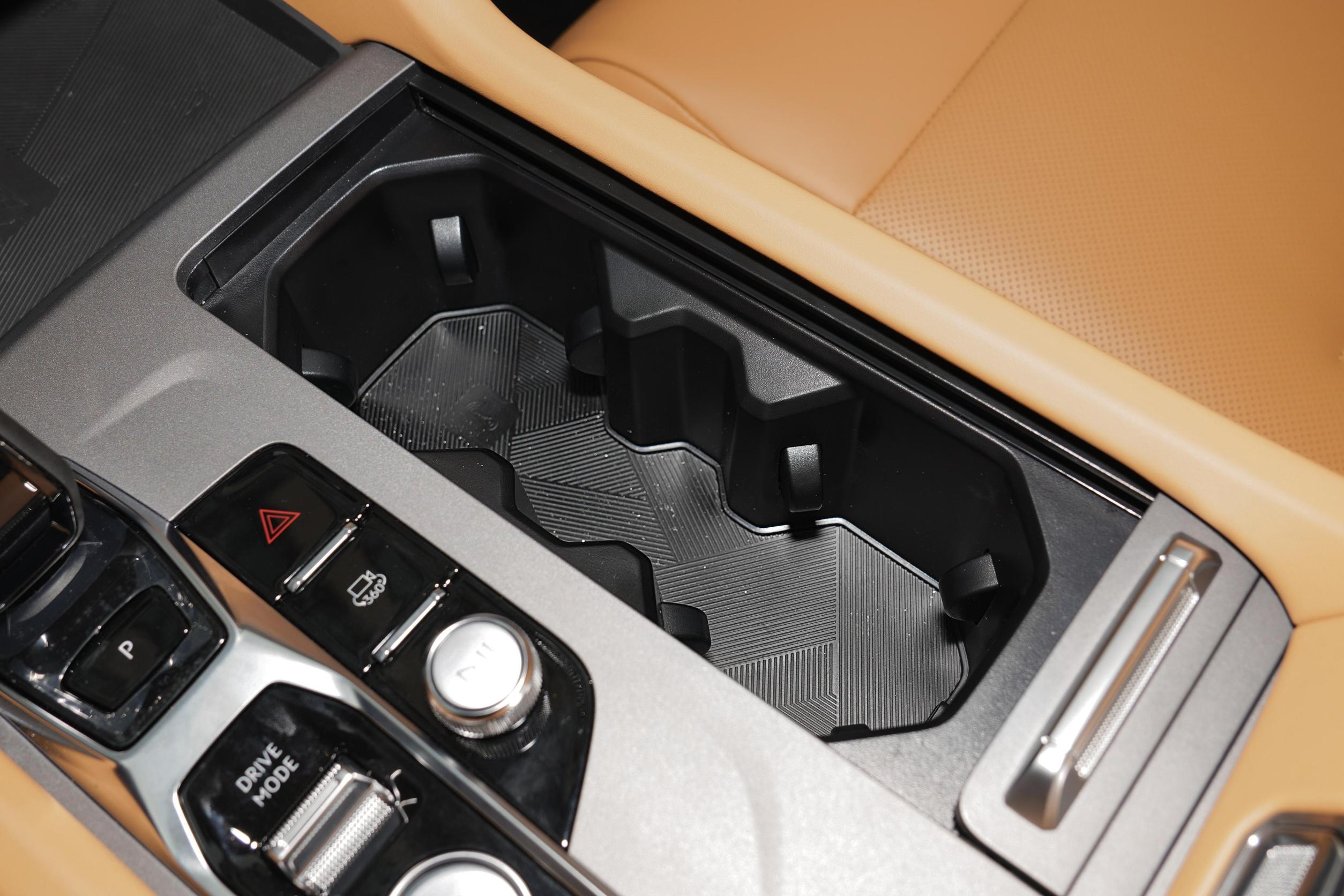 领克09 EM-P 2024款 2.0TD 六座ULTRA图片_领克_51/180张图片_汽车空间图库_懂车帝