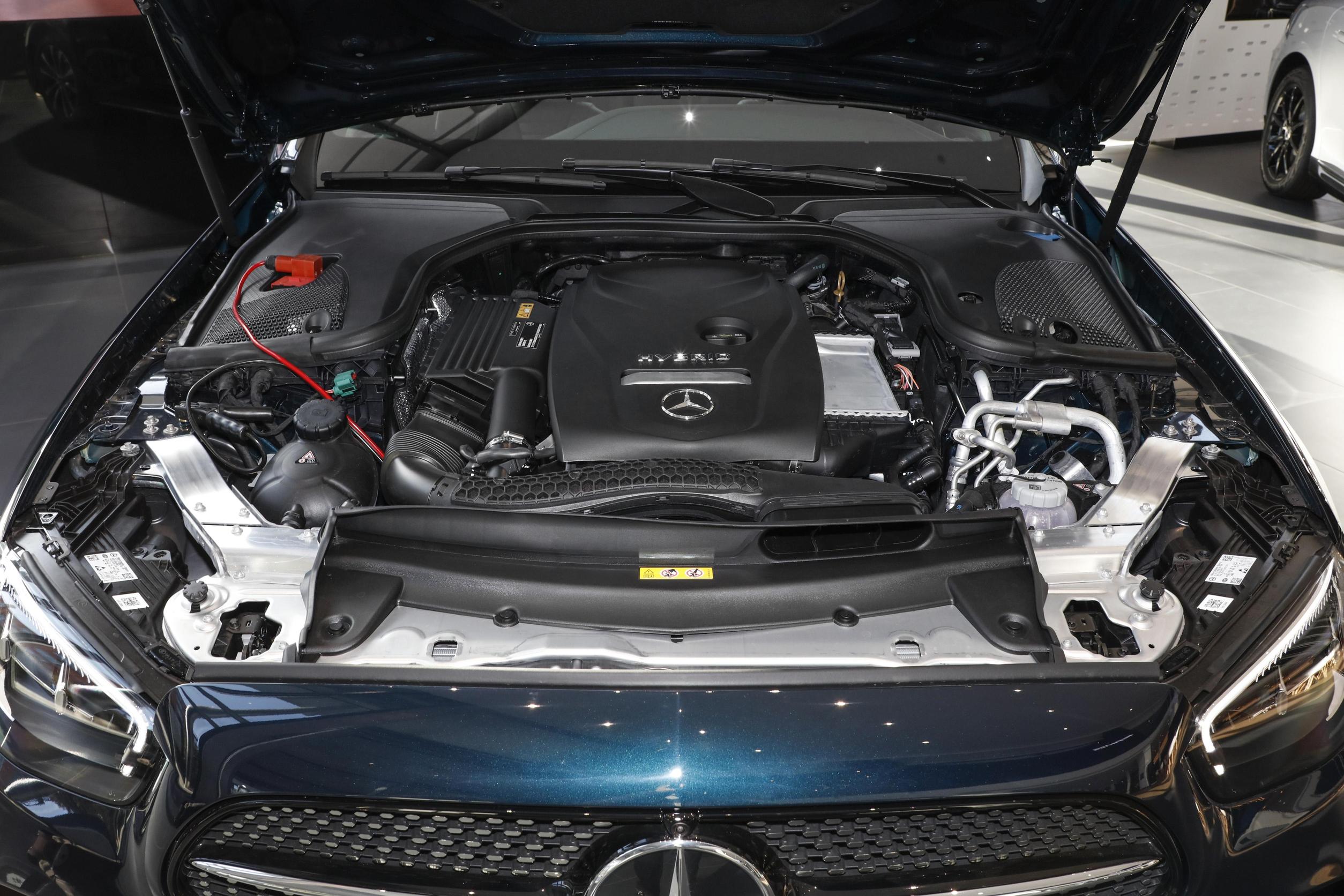 奔驰E级PHEV 2023款 E 350 e L 运动轿车图片_奔驰_1/143张图片_汽车外观图库_懂车帝