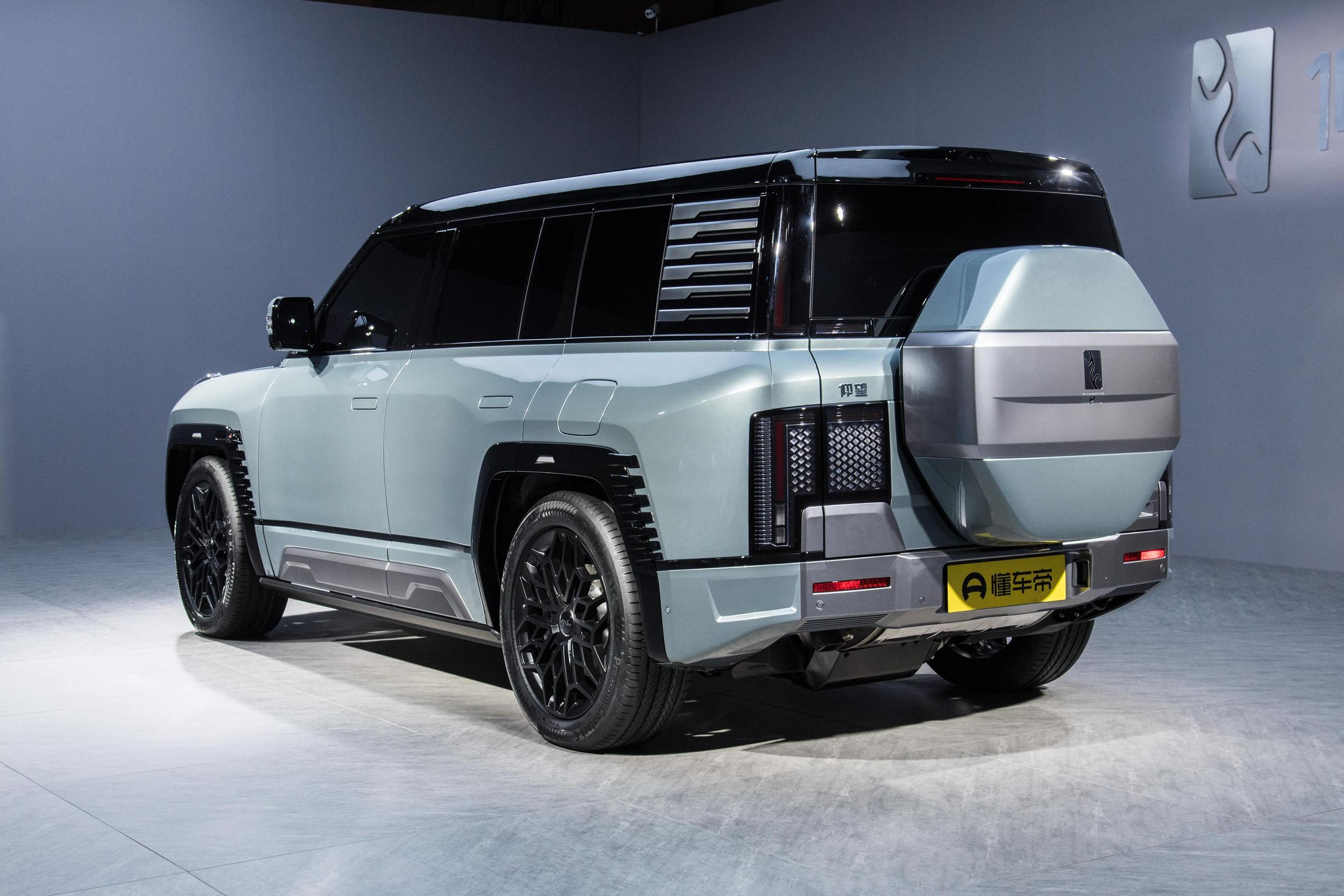 仰望U8 2023款 豪华版图片_仰望_1/65张图片_汽车外观图库_懂车帝