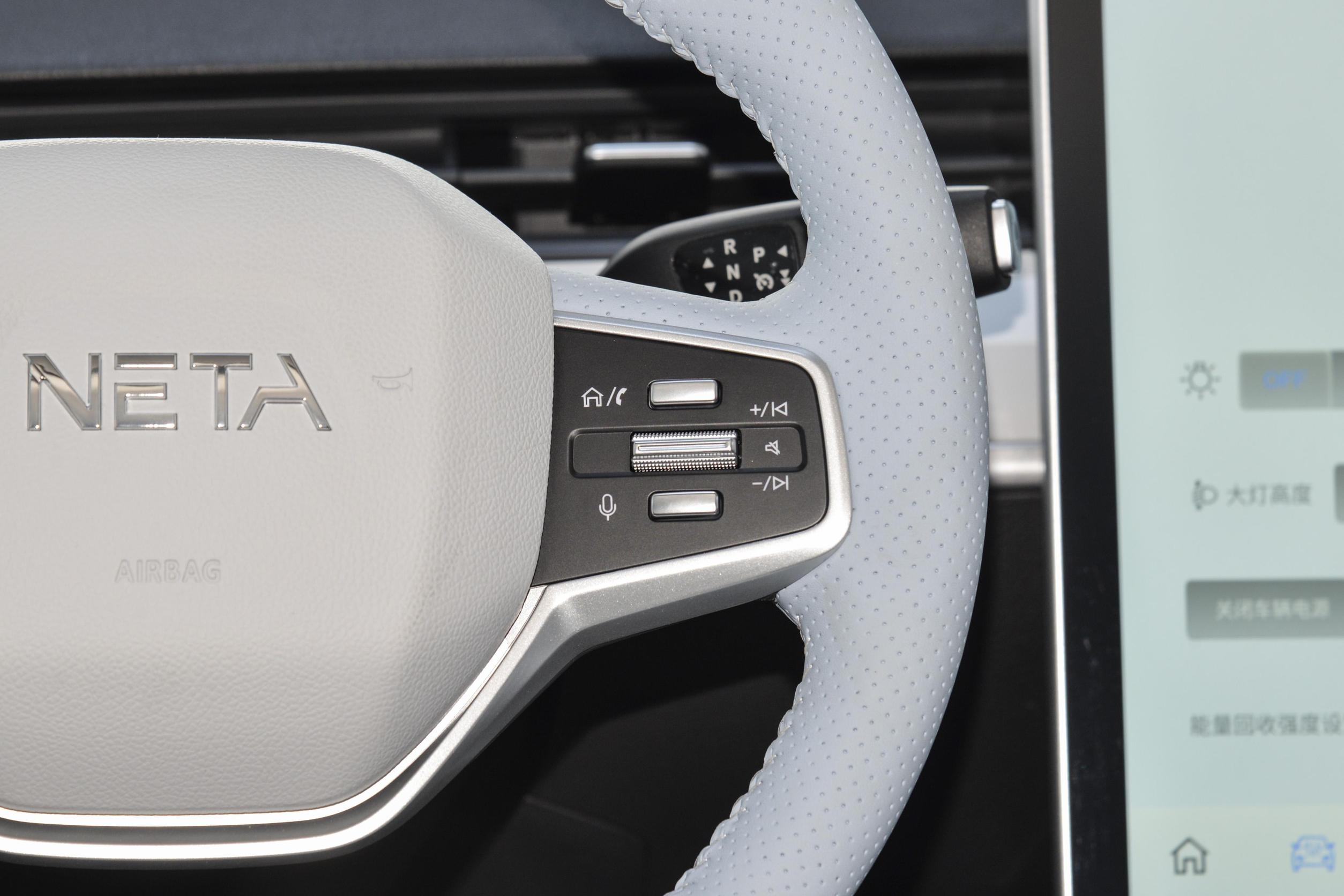 哪吒AYA 2023款 401 Lite图片_哪吒汽车_1/37张图片_汽车内饰图库_懂车帝