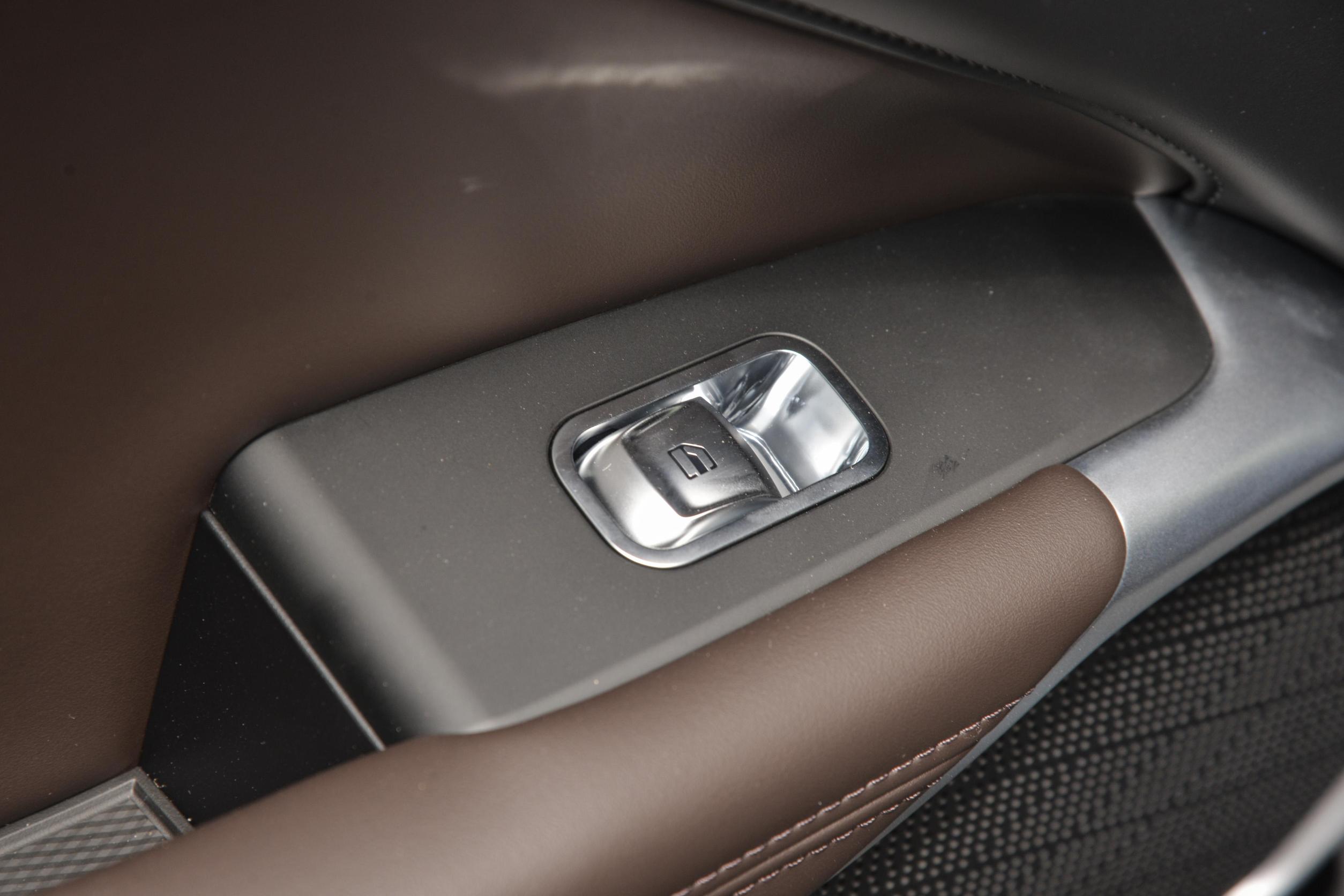 摩卡DHT-PHEV 2024款 Hi4 四驱高配版图片_魏牌_38/47张图片_汽车空间图库_懂车帝