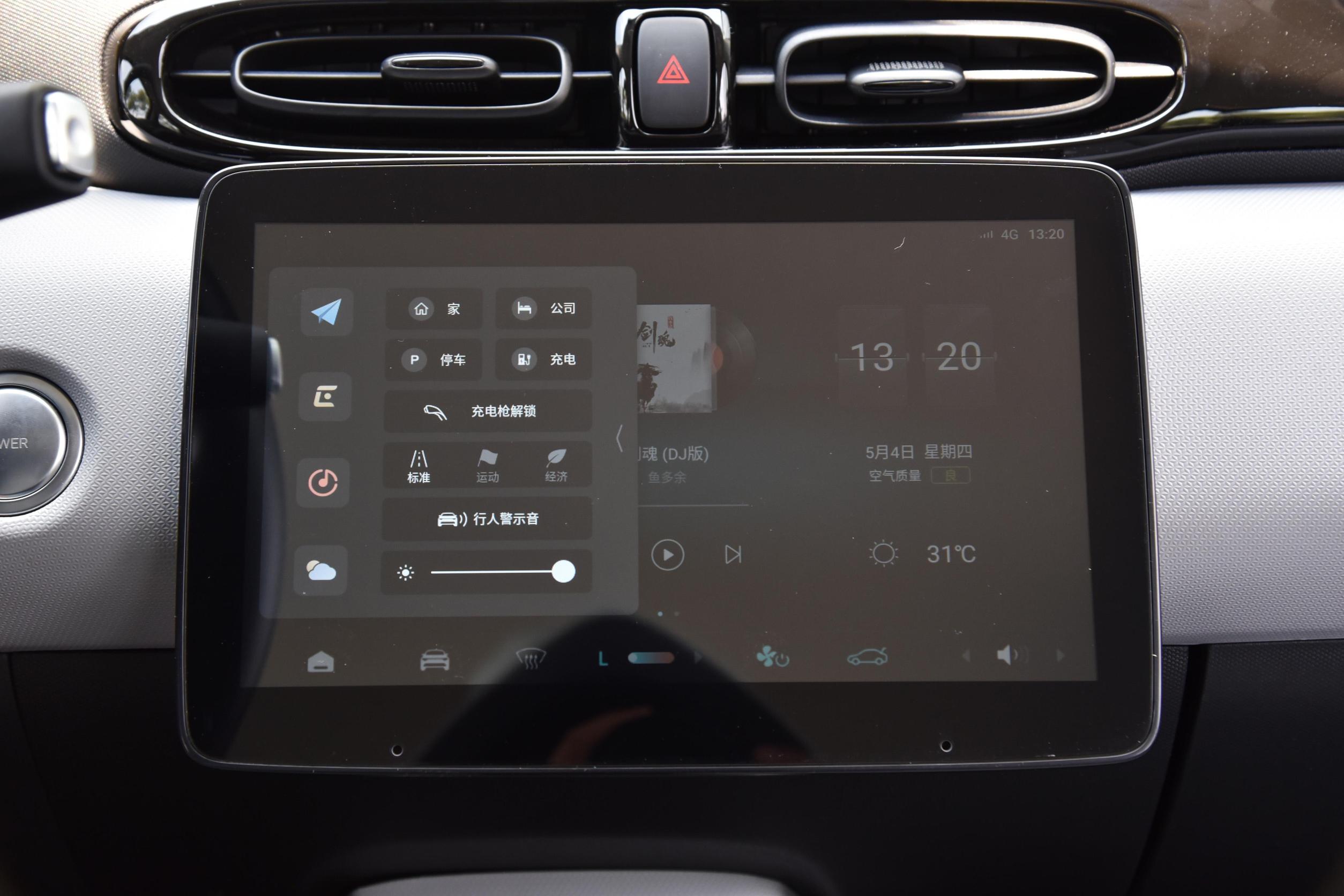 零跑T03 2023款 310轻享版图片_零跑汽车_1/34张图片_汽车内饰图库_懂车帝