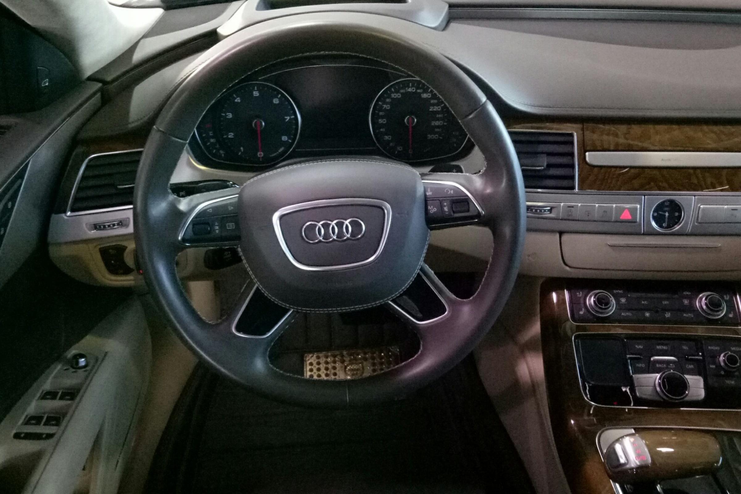 奥迪A8 2014款 A8L 6.3 FSI W12 quattro专享型图片_奥迪_8/8张图片_汽车内饰图库_懂车帝