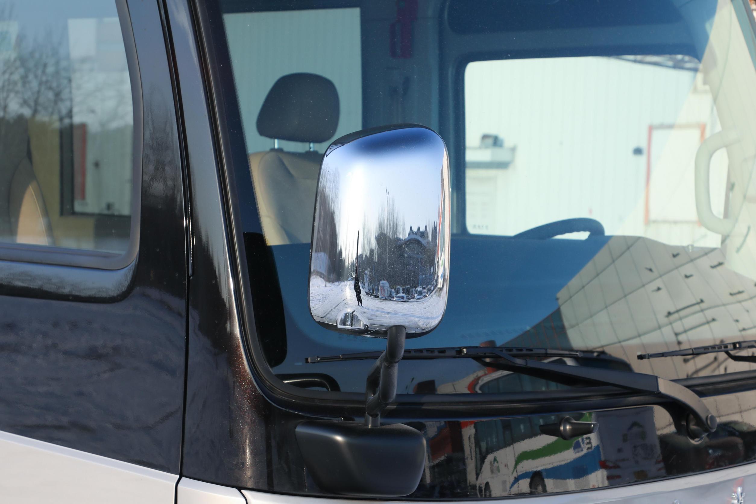 红旗国悦 2024款 旗舰版 17座图片_红旗_31/72张图片_汽车外观图库_懂车帝