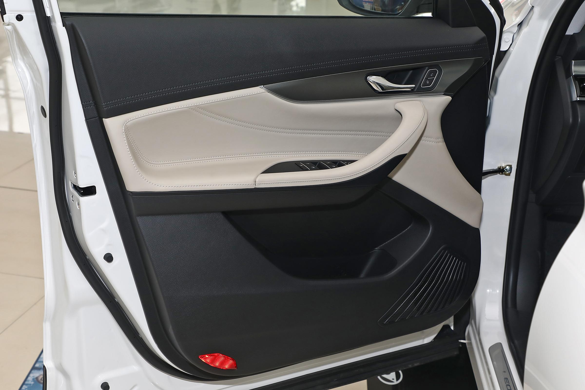 猎豹CS10 2019款 2.0T 自动驾悦版图片_猎豹汽车_6/42张图片_汽车空间图库_懂车帝