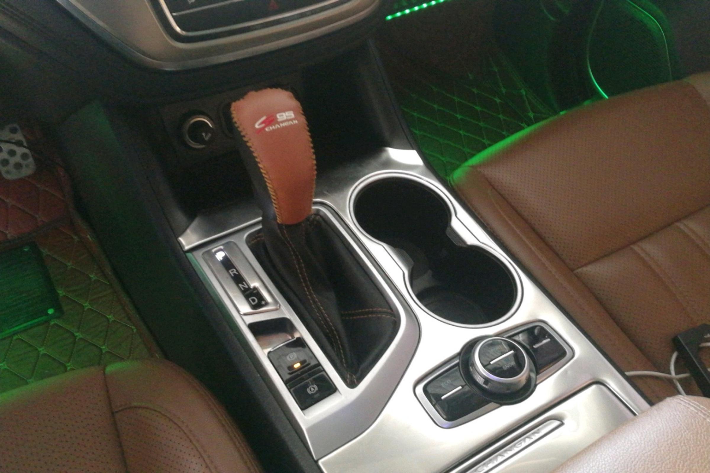 长安CS95 2017款 2.0T 两驱智悦版图片_长安_4/8张图片_汽车内饰图库_懂车帝