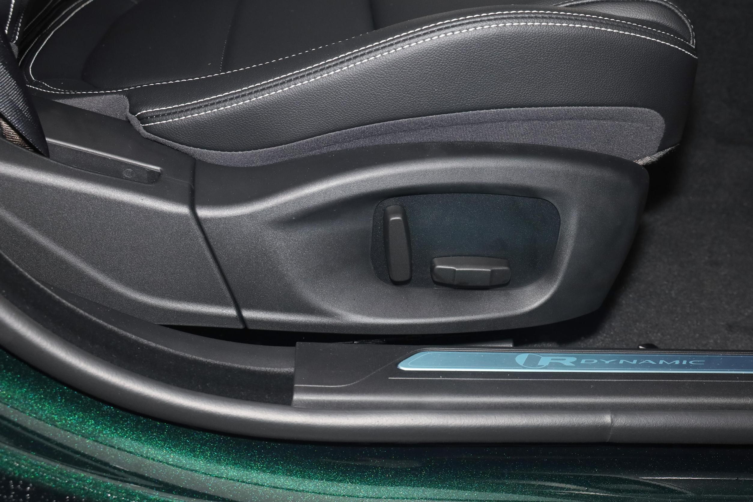 捷豹XEL 2023款 2.0T 200PS R-DYNAMIC 青春运动版图片_捷豹_3/45张图片_汽车空间图库_懂车帝