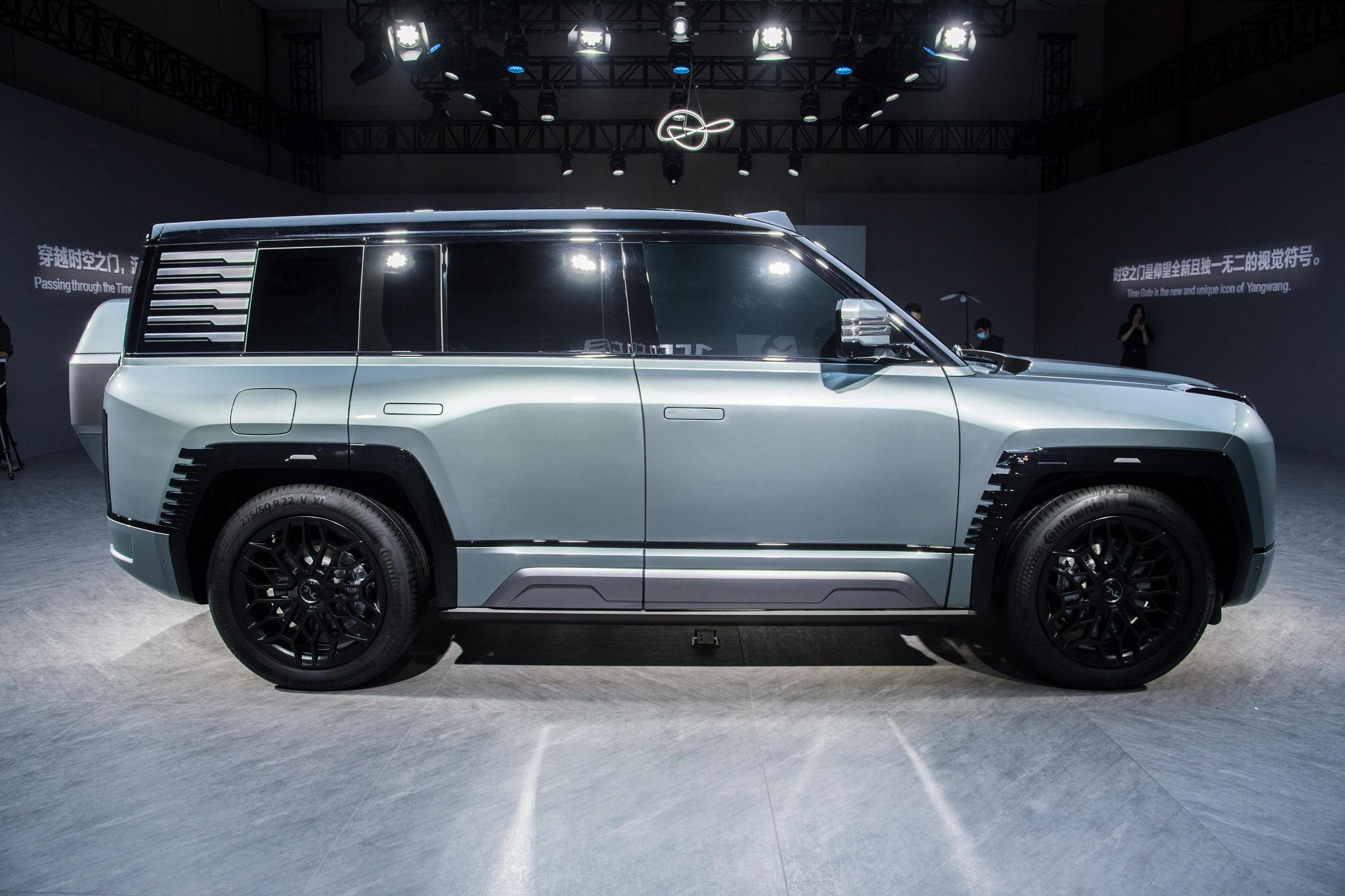 仰望U8壁纸_仰望U8_仰望U8外观图片_1/65张图片_仰望U8/整车外观图片_懂车帝