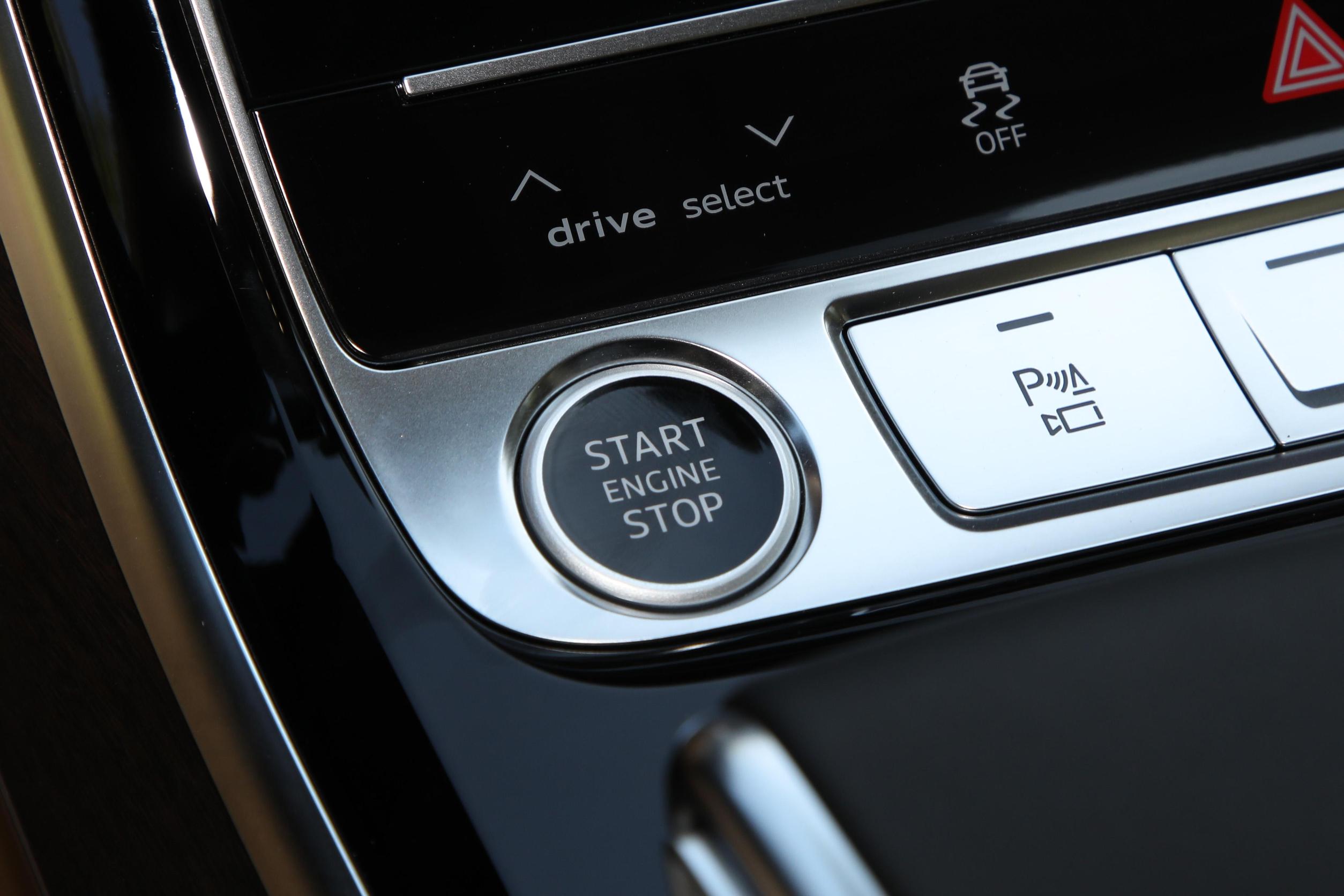 奥迪A8 2022款 A8L Horch创始人版 双色臻藏型图片_奥迪_3/40张图片_汽车内饰图库_懂车帝