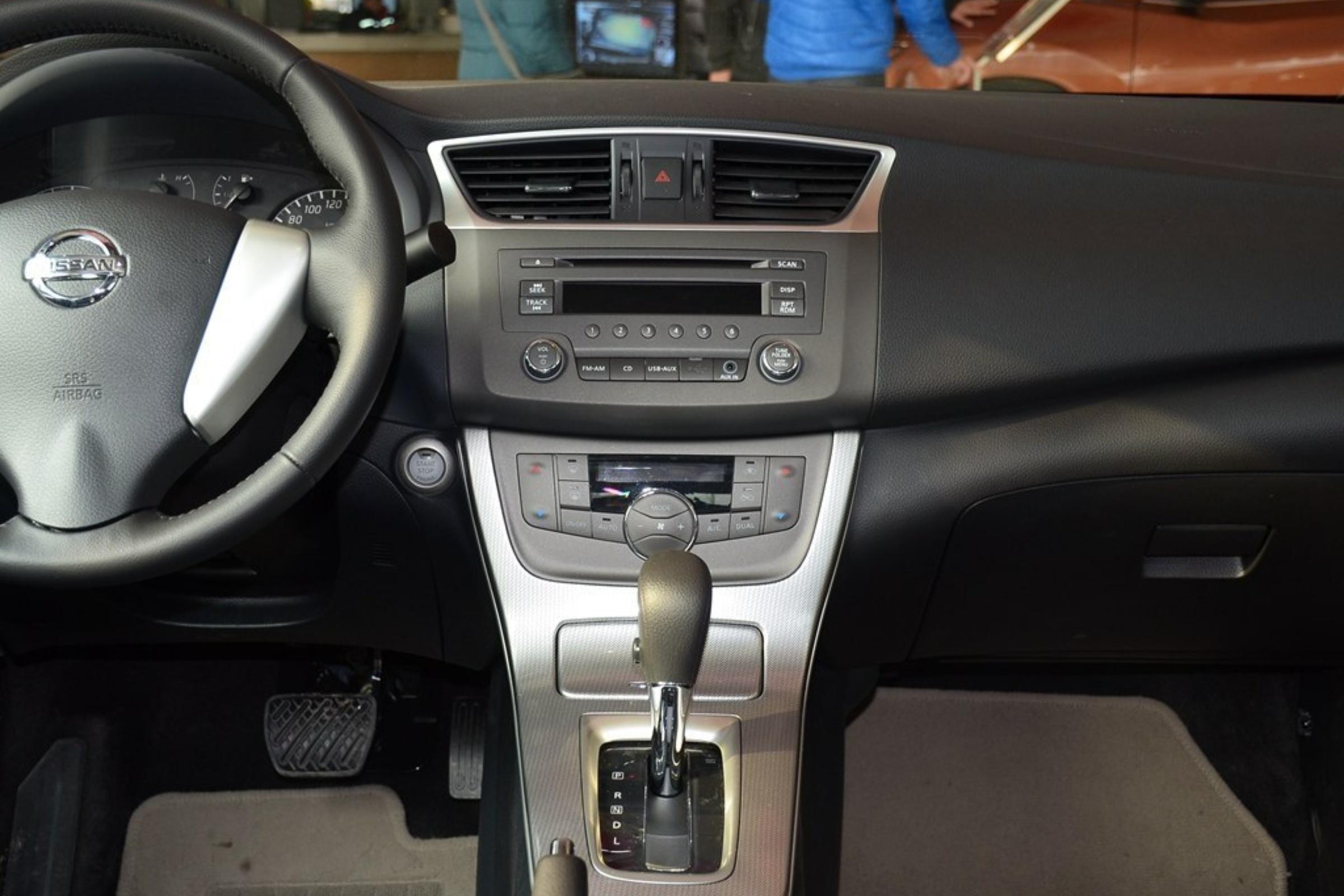 轩逸 2014款 1.6XV CVT尊享版图片_日产_1/28张图片_汽车内饰图库_懂车帝