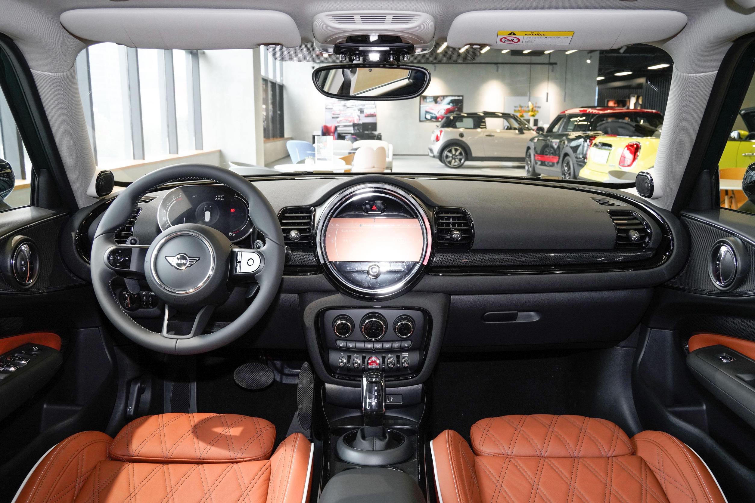 MINI CLUBMAN 2023款 2.0T COOPER S 鉴赏家图片_MINI_1/74张图片_汽车内饰图库_懂车帝