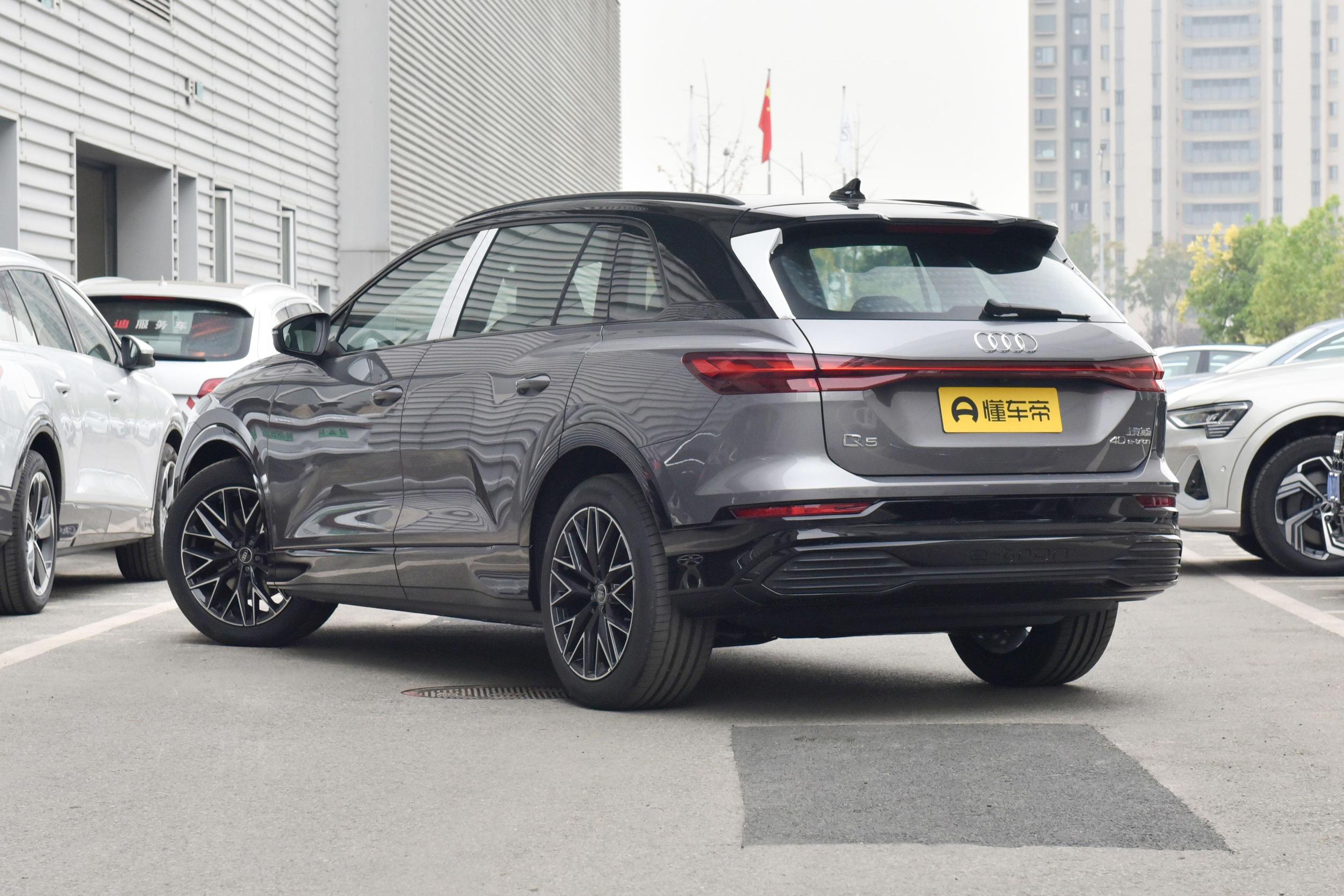 奥迪Q5 e-tron 2022款 40 e-tron 星耀型 机甲套装图片_奥迪_8/85张图片_汽车外观图库_懂车帝