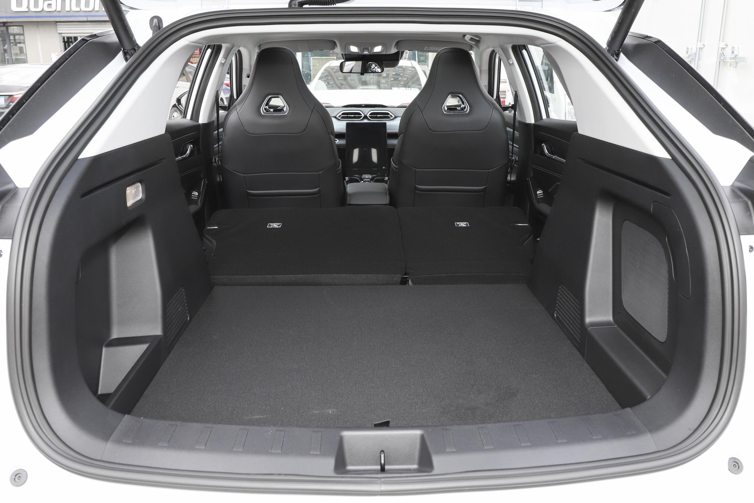 皓瀚 2023款 1.5T DH-i 尊贵版图片_东风风神_61/122张图片_汽车空间图库_懂车帝