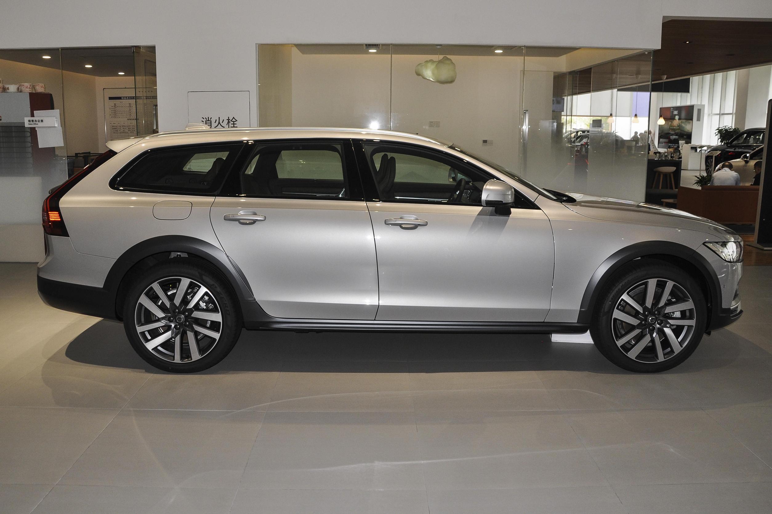 沃尔沃V90壁纸_沃尔沃V90_沃尔沃V90外观图片_1/1284张图片_沃尔沃V90星耀沙/整车外观图片_懂车帝