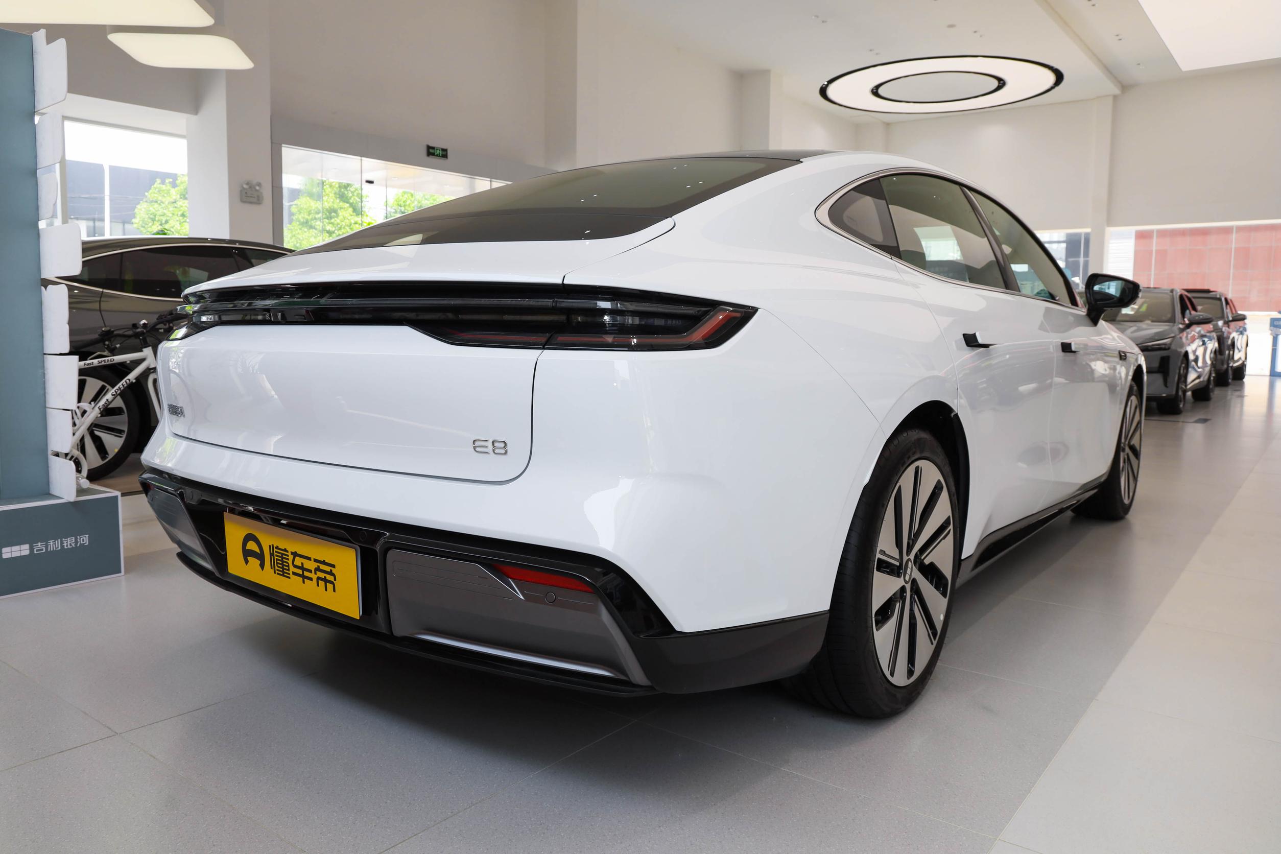银河E8 2024款 550km MAX图片_吉利银河_7/166张图片_汽车外观图库_懂车帝