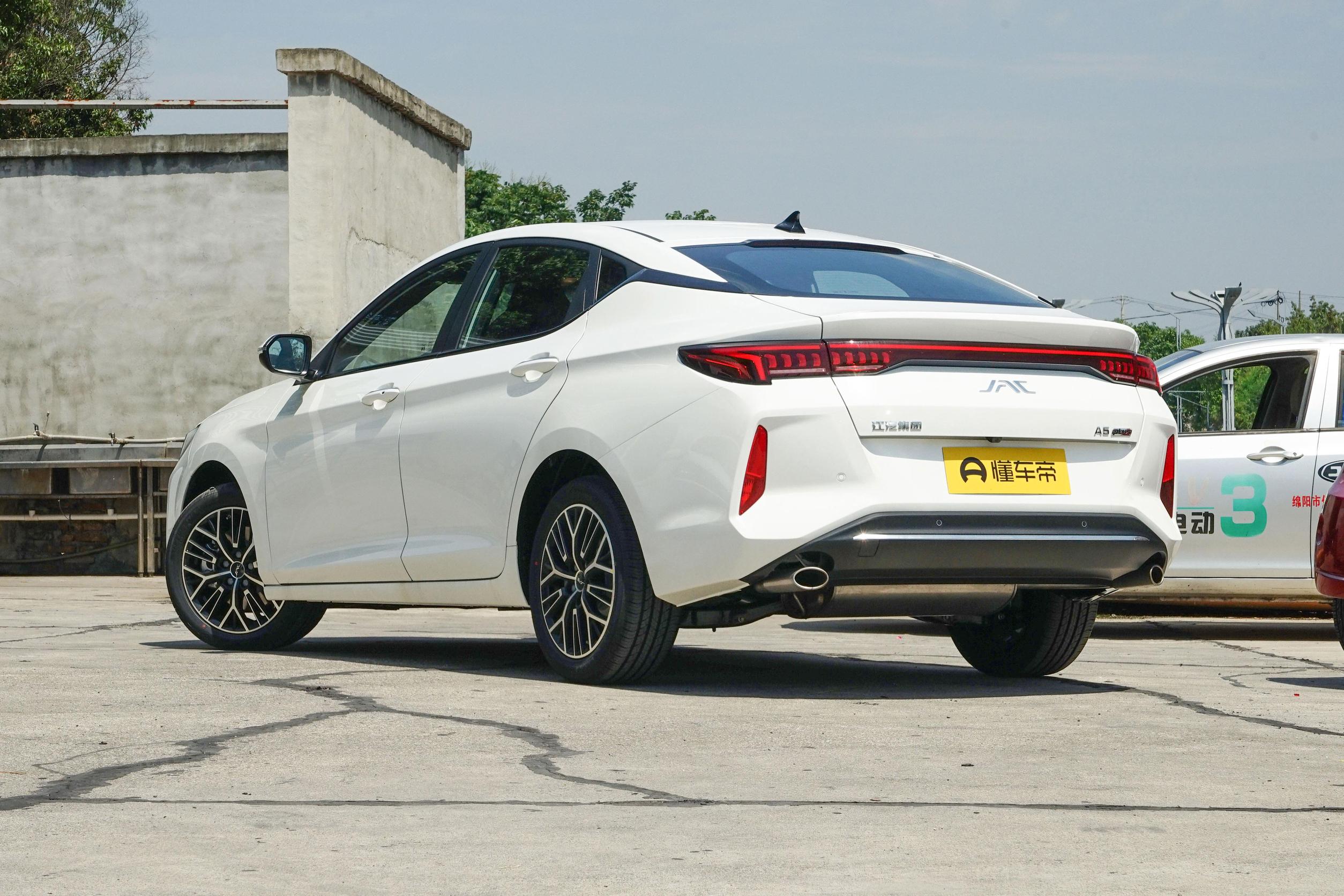 江淮A5 PLUS 2023款 1.5T CVT舒适版图片_江淮汽车_2/52张图片_汽车外观图库_懂车帝