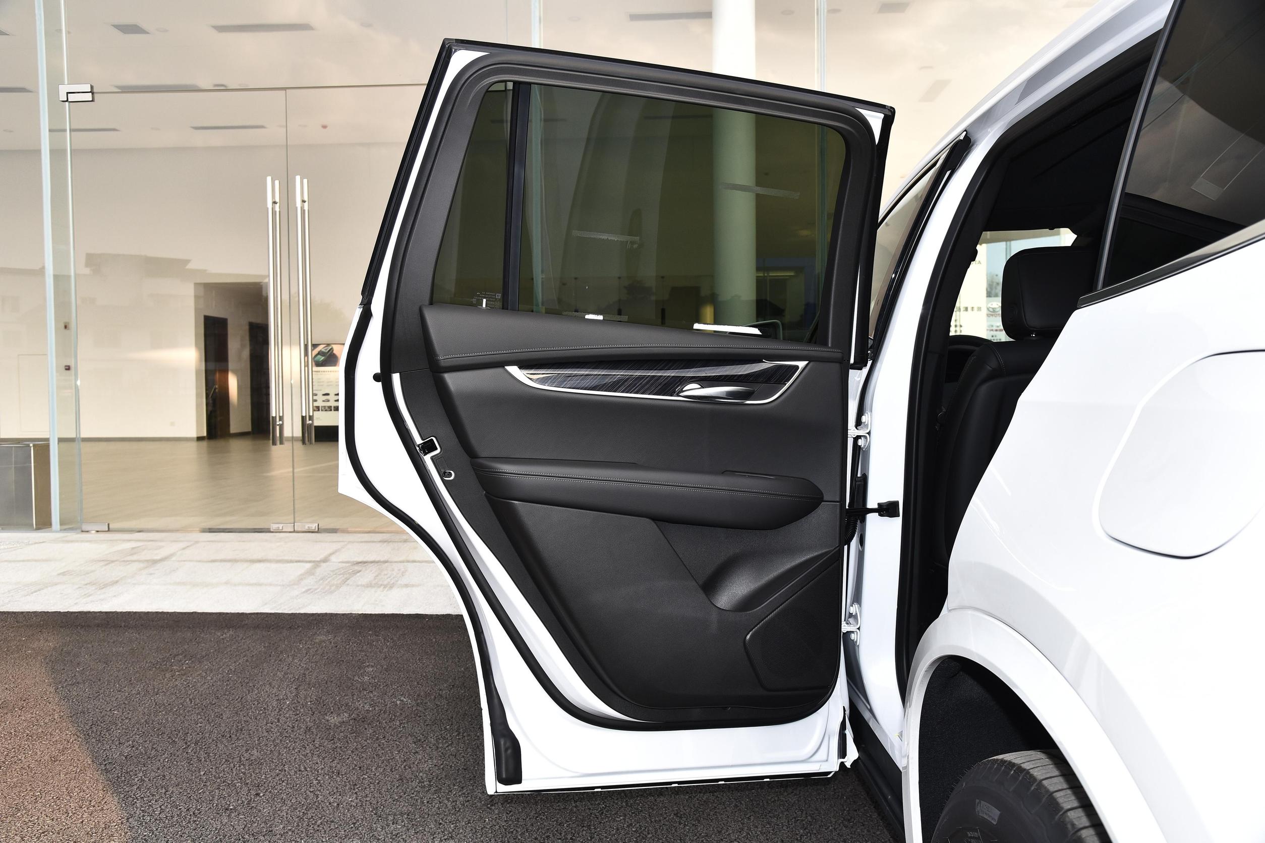 凯迪拉克XT6 2022款 2.0T 120周年限量版 七座四驱豪华型图片_凯迪拉克_28/69张图片_汽车空间图库_懂车帝