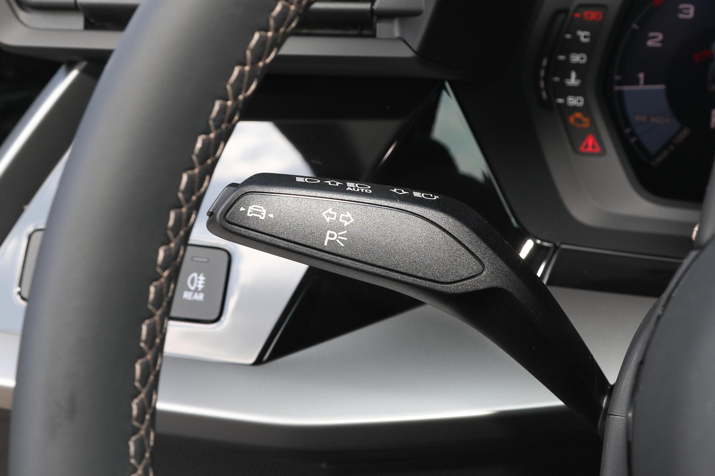 奥迪A3 2024款 A3L Limousine 35 TFSI RS套件燃速型图片_奥迪_1/34张图片_汽车内饰图库_懂车帝