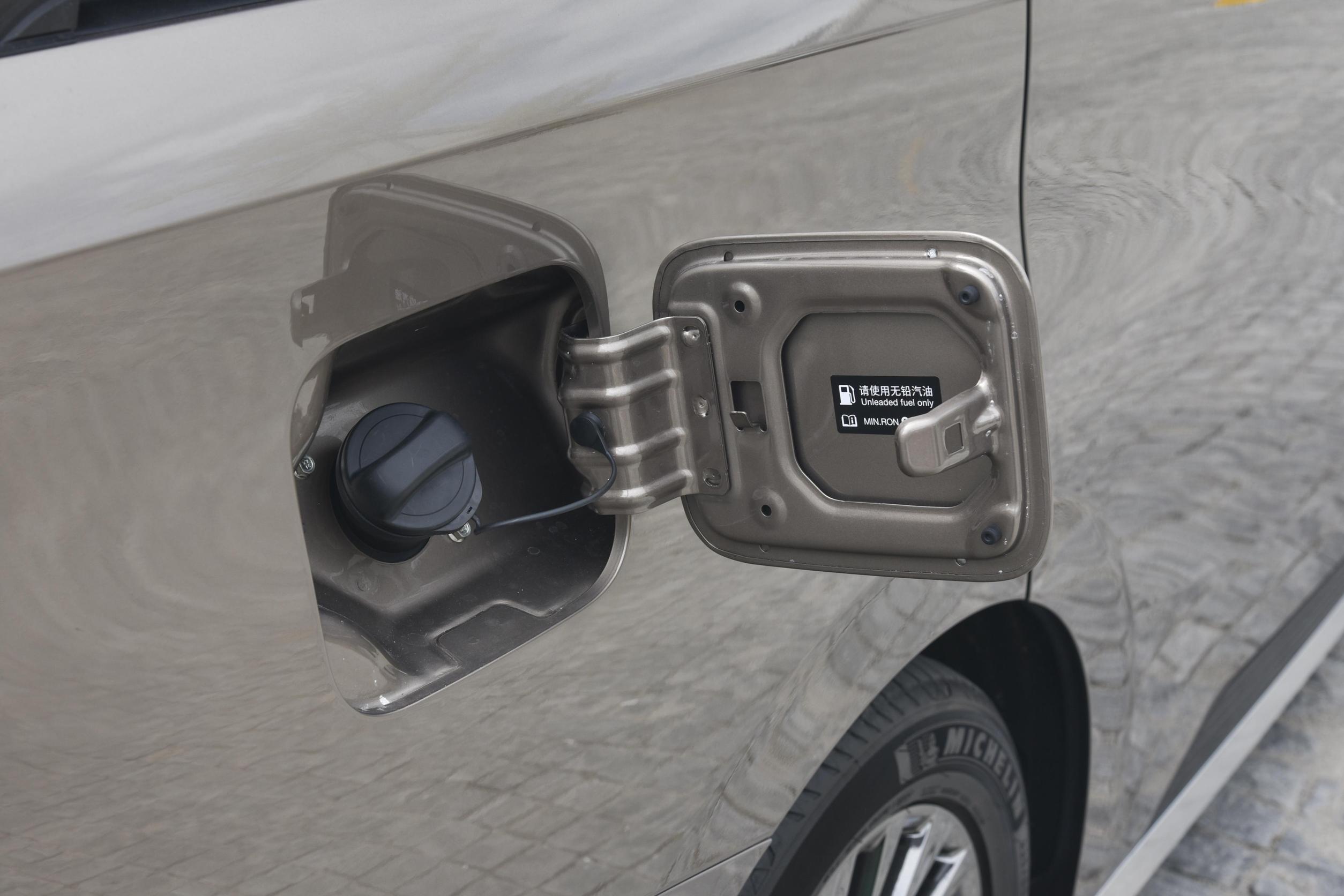 传祺M8 2023款 宗师系列 2.0TM 混动 御尊版图片_广汽传祺_1/39张图片_汽车外观图库_懂车帝